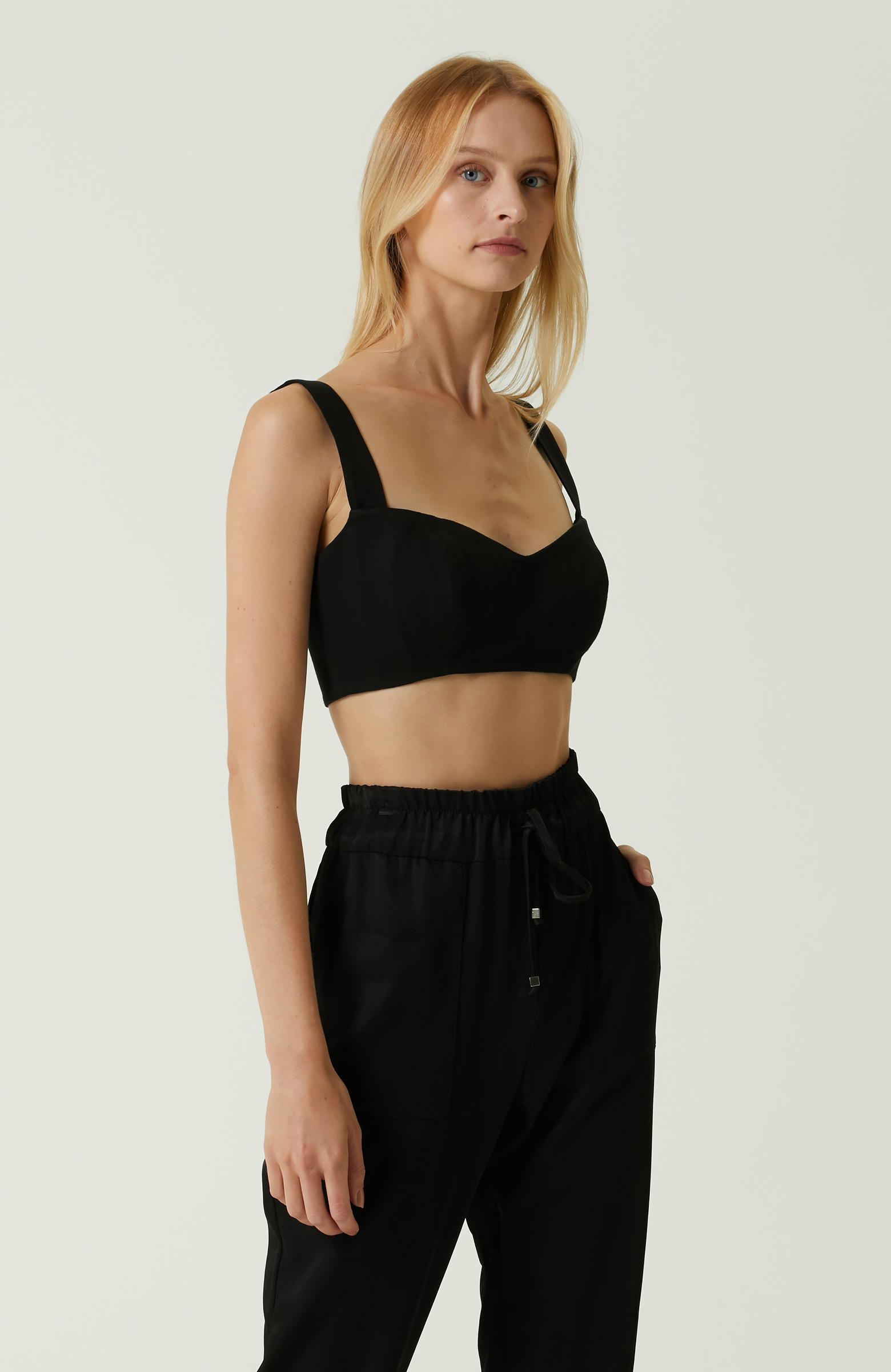 Slim Fit Kalp Yaka Büstiyer Slim Fit Kalp Yaka Büstiyer