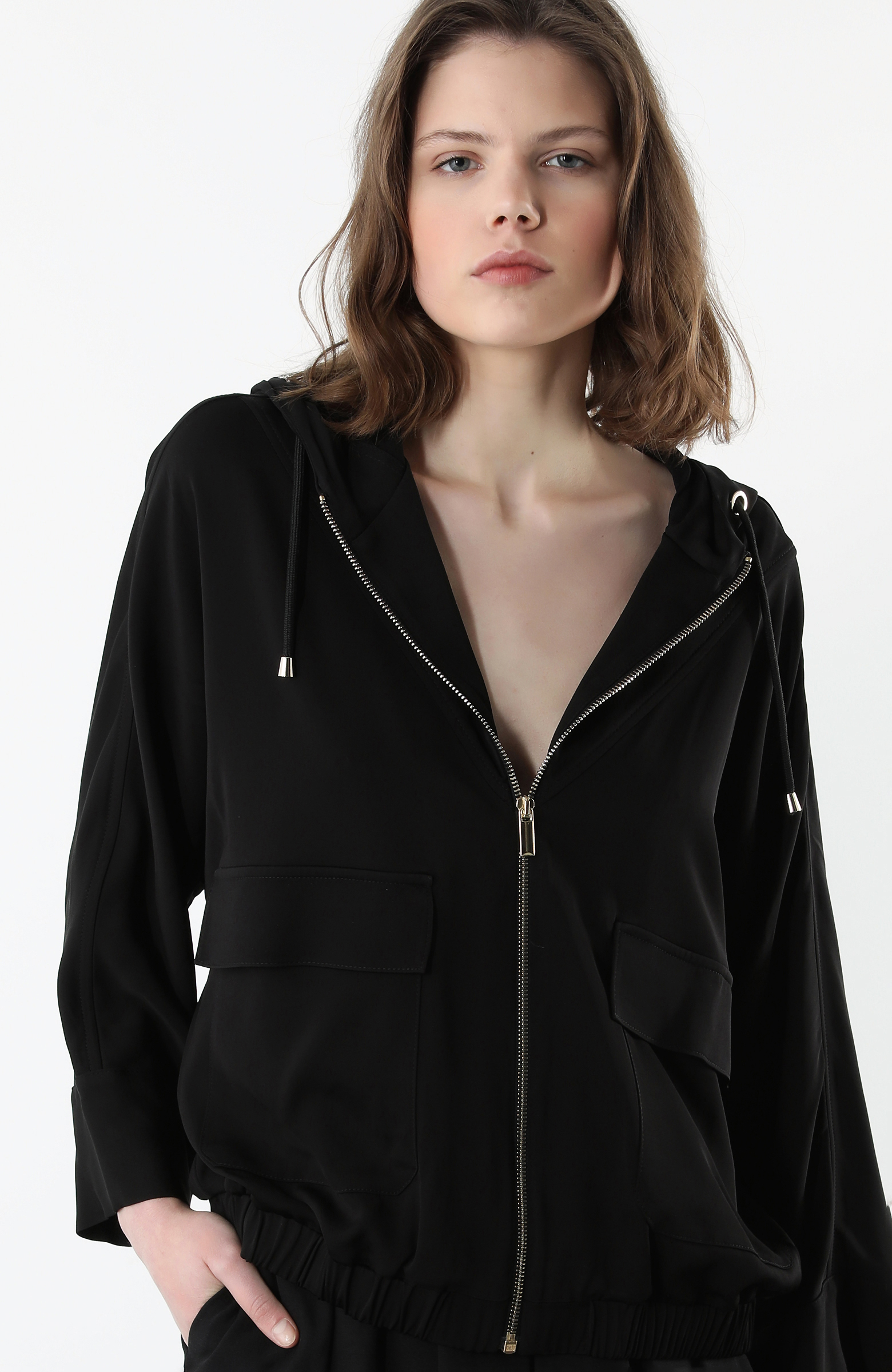 Siyah Kapüşonlu Ceket Siyah Kapüşonlu Ceket