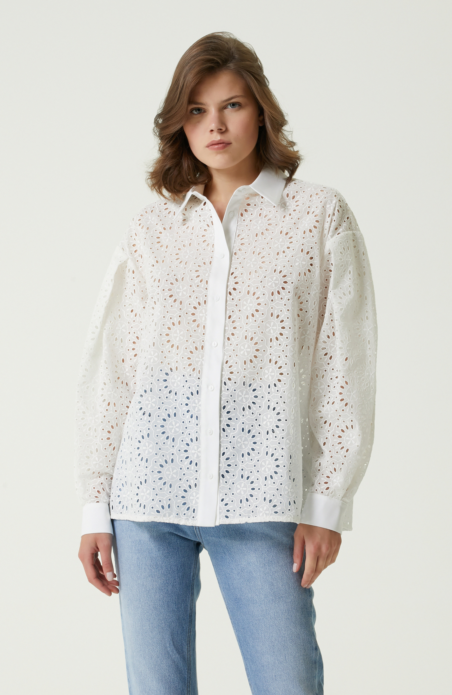 Regular Fit Beyaz Güpürlü Gömlek Regular Fit Beyaz Güpürlü Gömlek