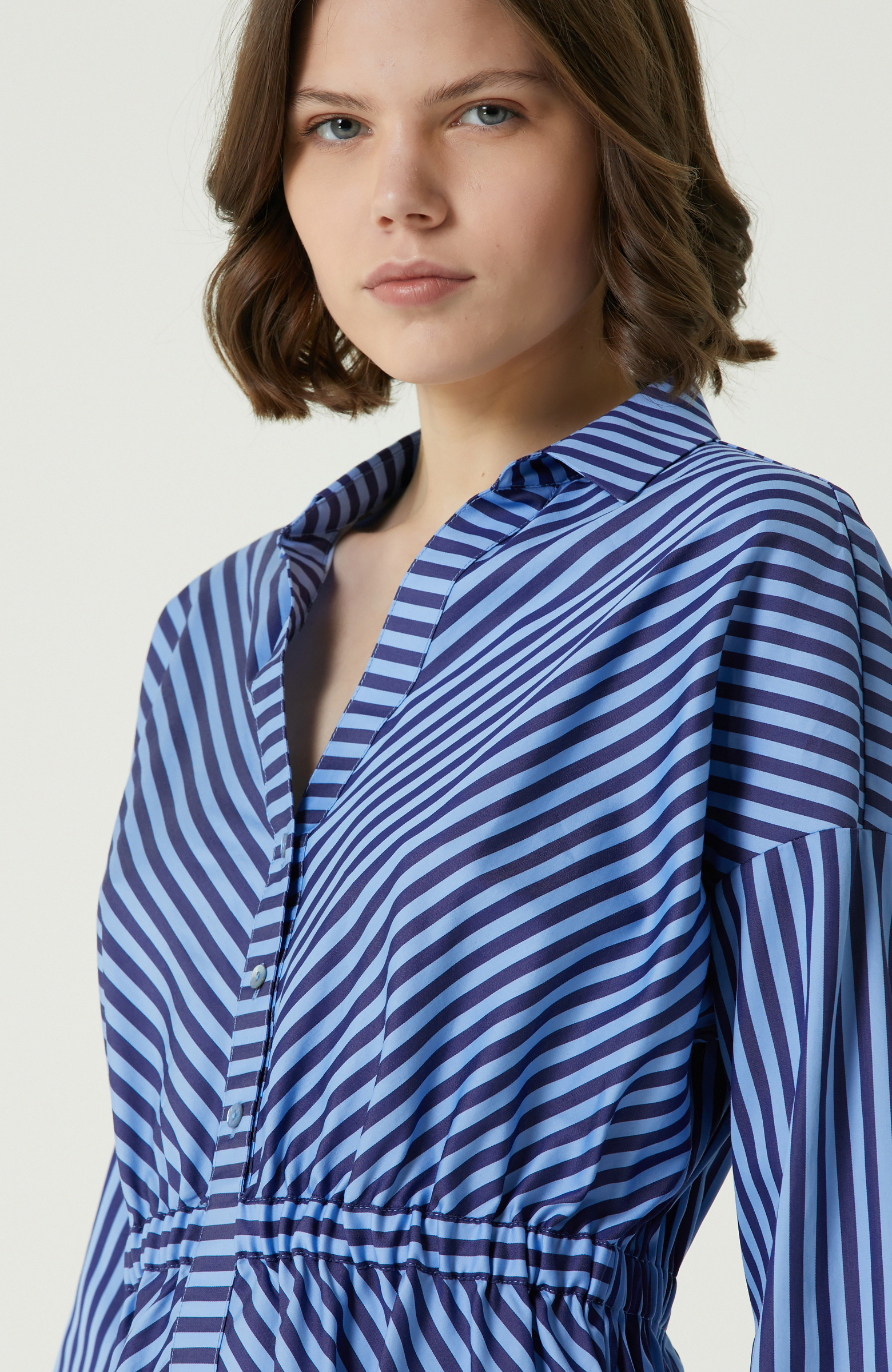 Regular Fit Lacivert Beyaz Çizgili Gömlek Regular Fit Lacivert Beyaz Çizgili Gömlek