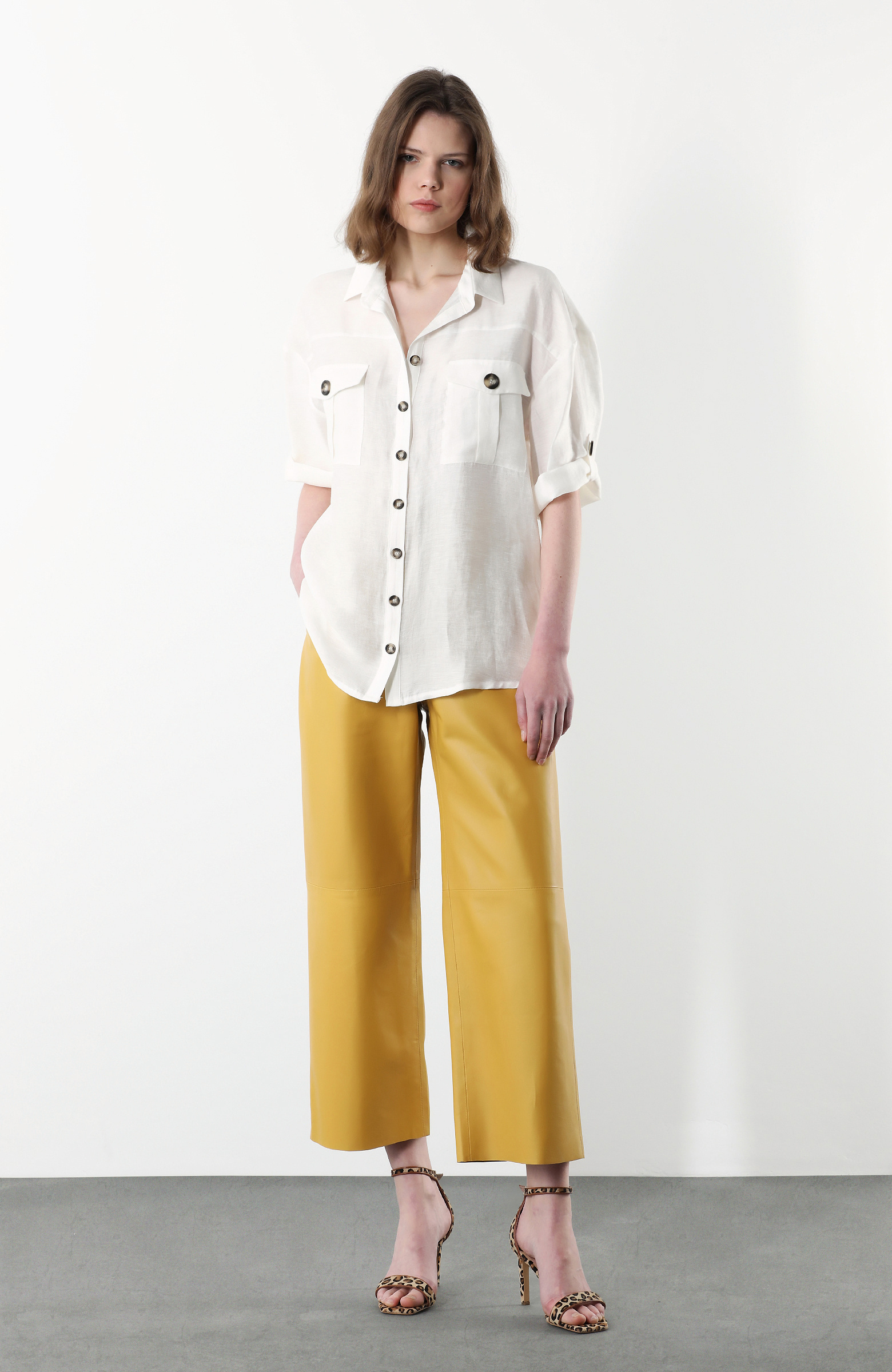 Regular Fit Beyaz Polo Yaka Keten Gömlek Regular Fit Beyaz Polo Yaka Keten Gömlek