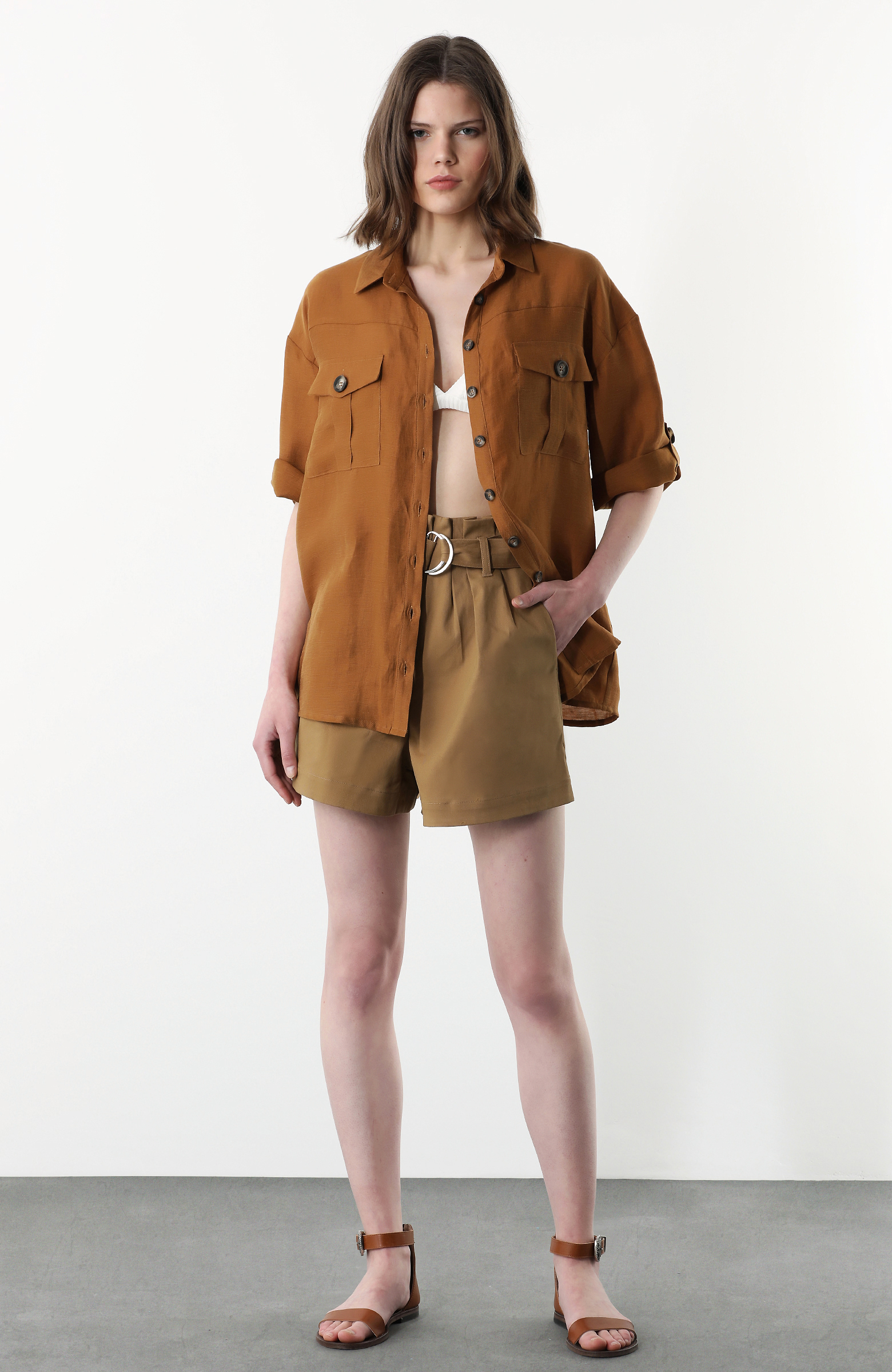 Regular Fit Karamel Kısa Kol Keten Gömlek Regular Fit Karamel Kısa Kol Keten Gömlek