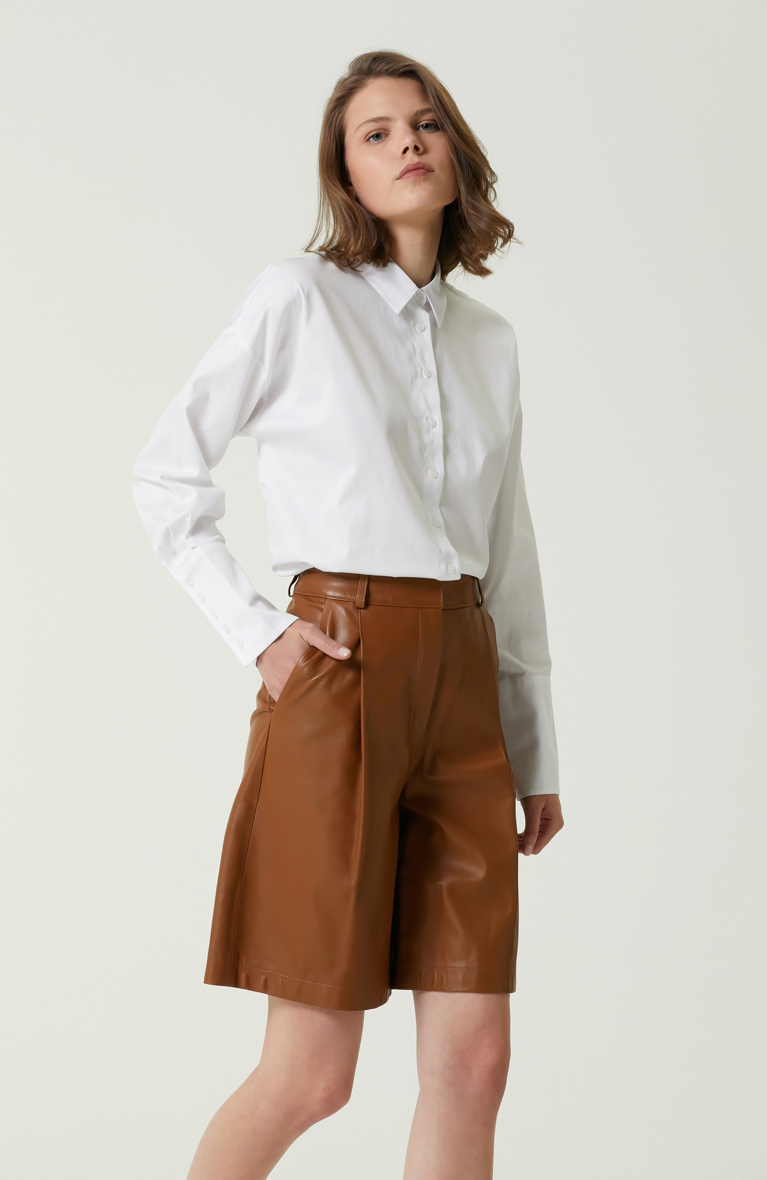 Regular Fit Beyaz İngiliz Yaka Gömlek