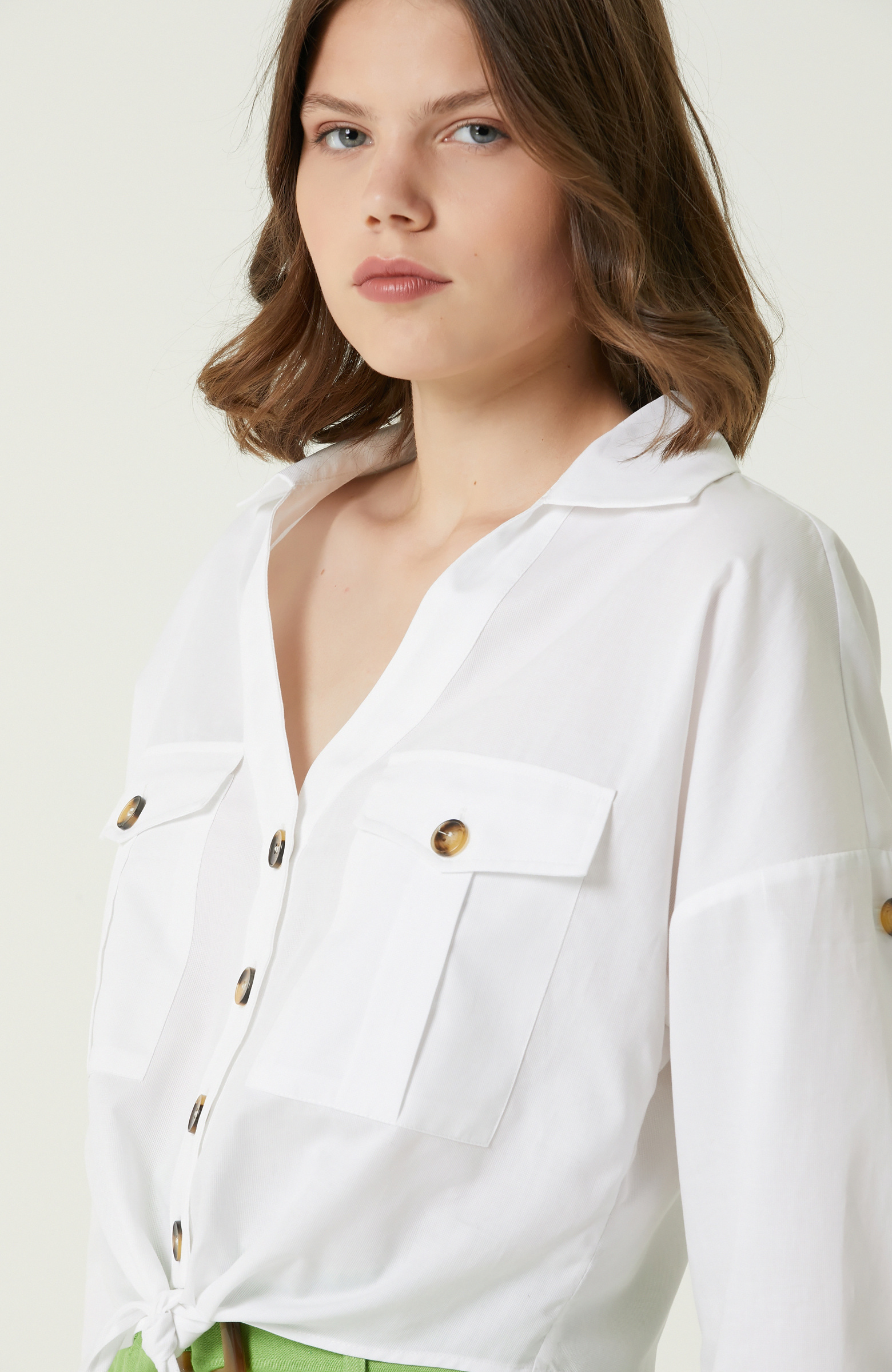 Slim Fit Beyaz Bağcıklı Gömlek Slim Fit Beyaz Bağcıklı Gömlek