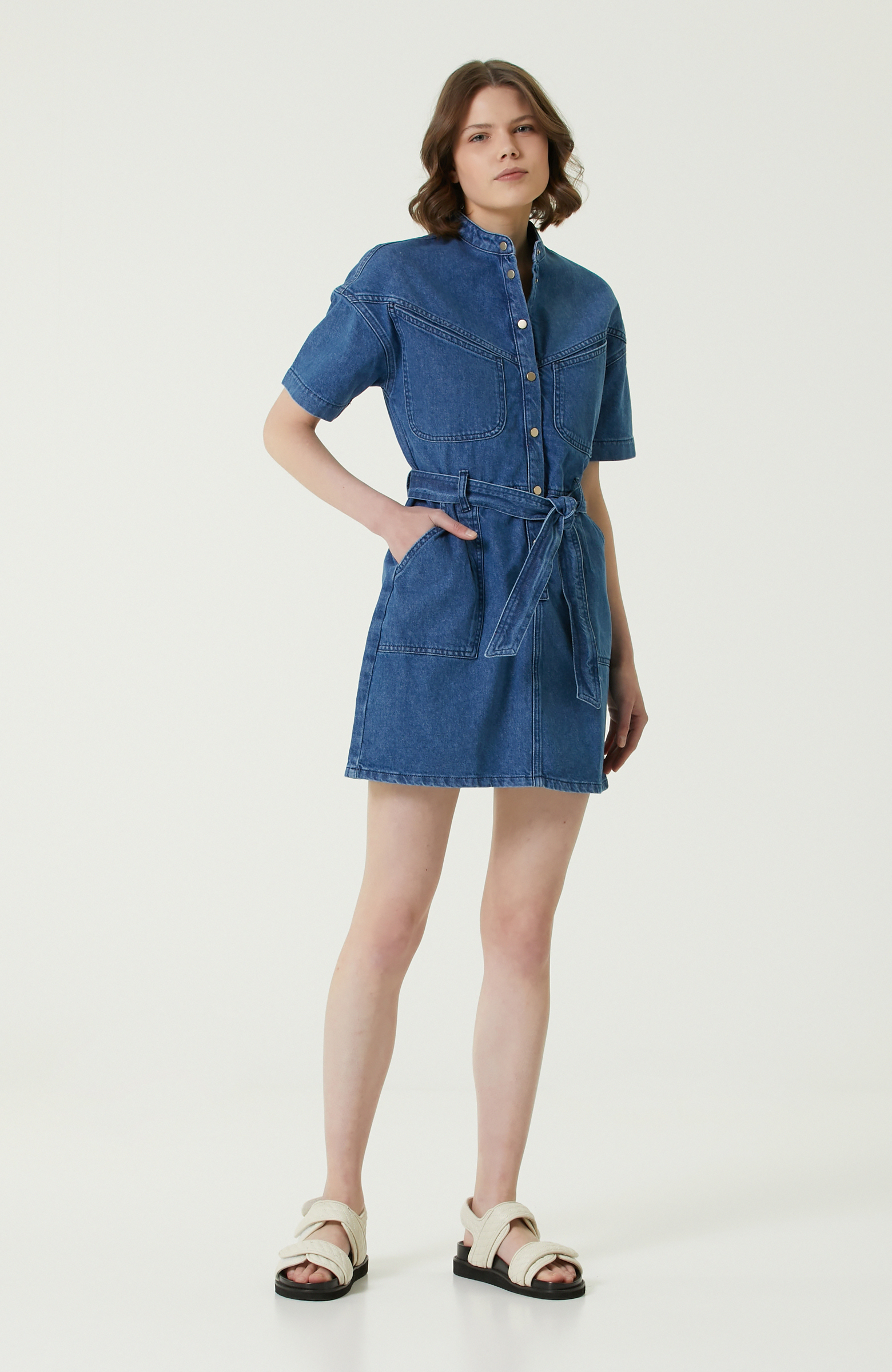 Slim Fit Mavi Dekoratif Dikişli Mini Denim Elbise Slim Fit Mavi Dekoratif Dikişli Mini Denim Elbise