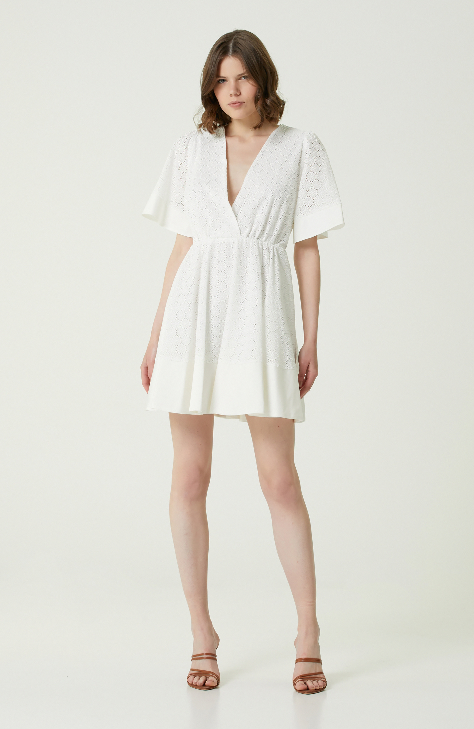 Regular Fit Beyaz Güpürlü Mini Elbise Regular Fit Beyaz Güpürlü Mini Elbise