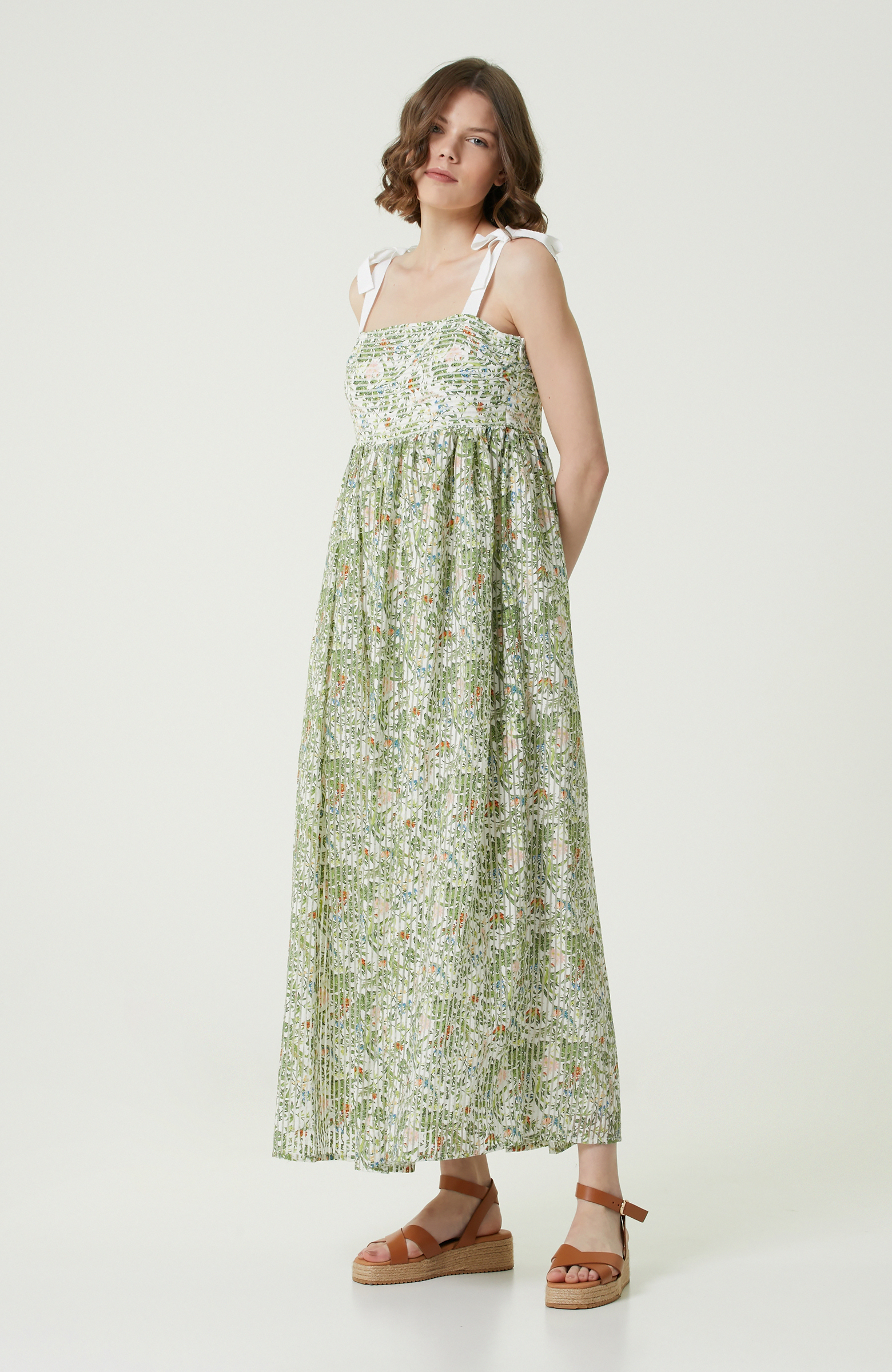 Regular Fit Yeşil Beyaz Çiçekli Midi Elbise