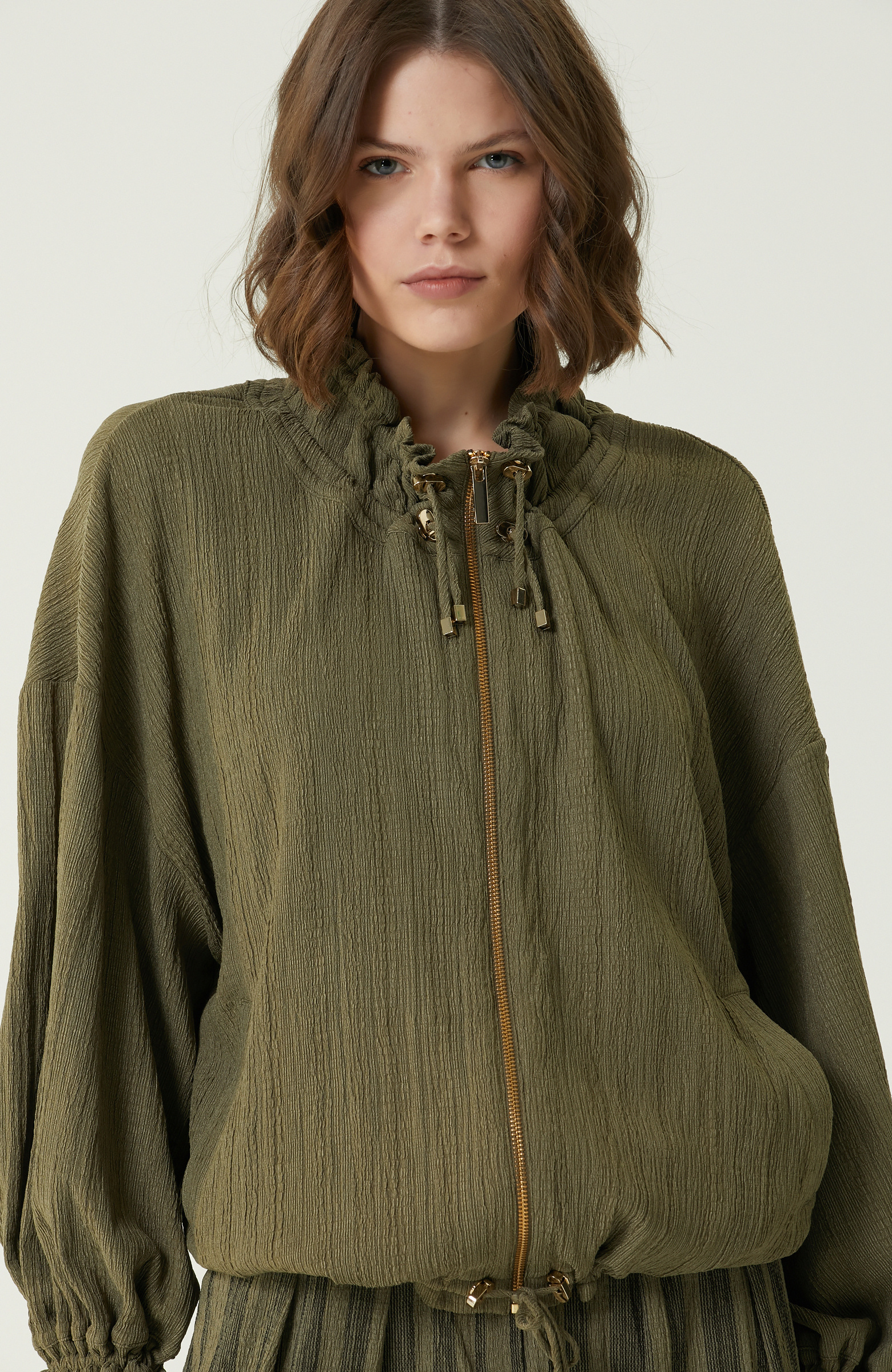 Regular Fit Haki Büzgü Detaylı Mont Regular Fit Haki Büzgü Detaylı Mont