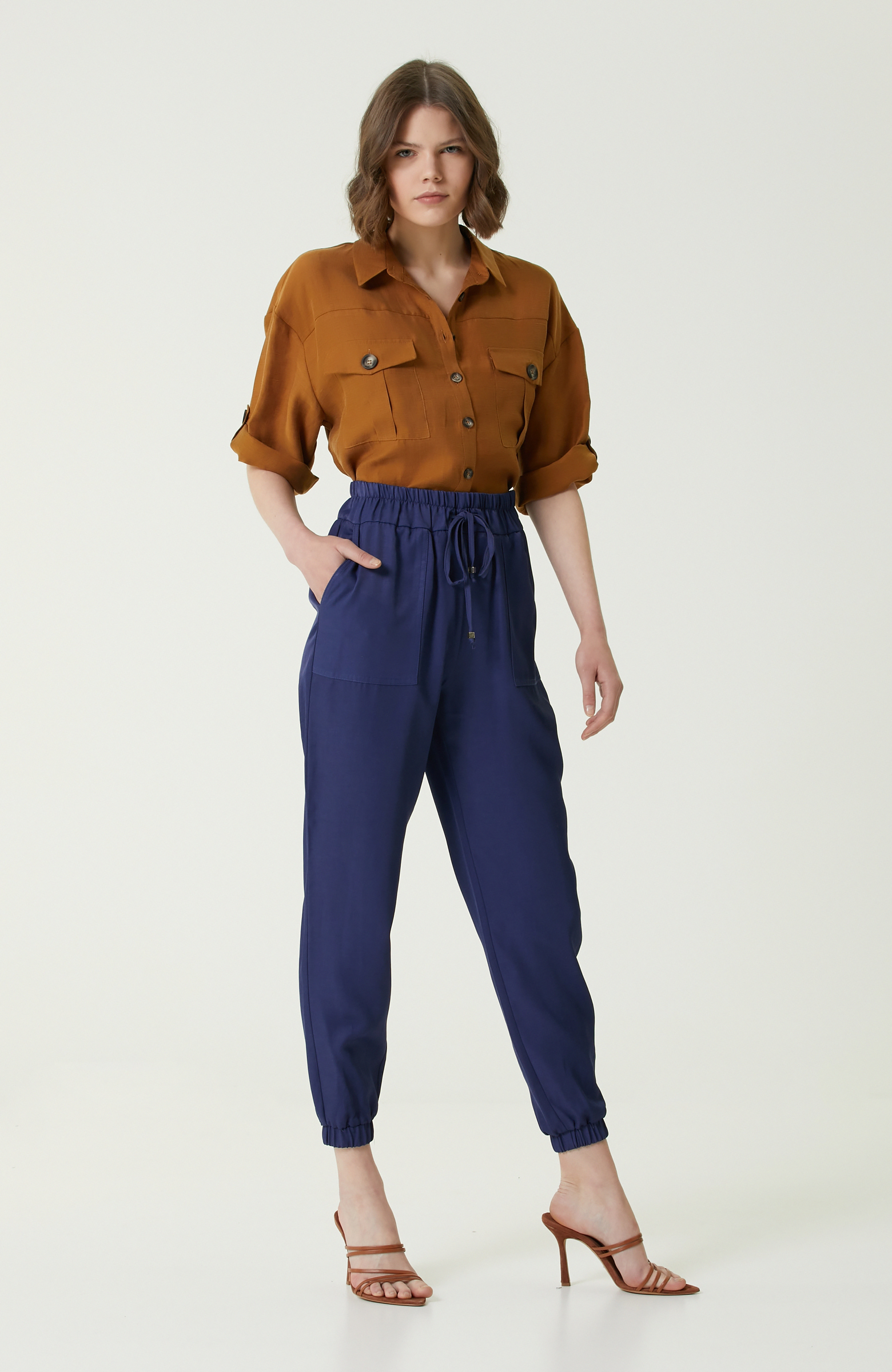 Regular Fit Mavi Paça Detaylı Pantolon Regular Fit Mavi Paça Detaylı Pantolon