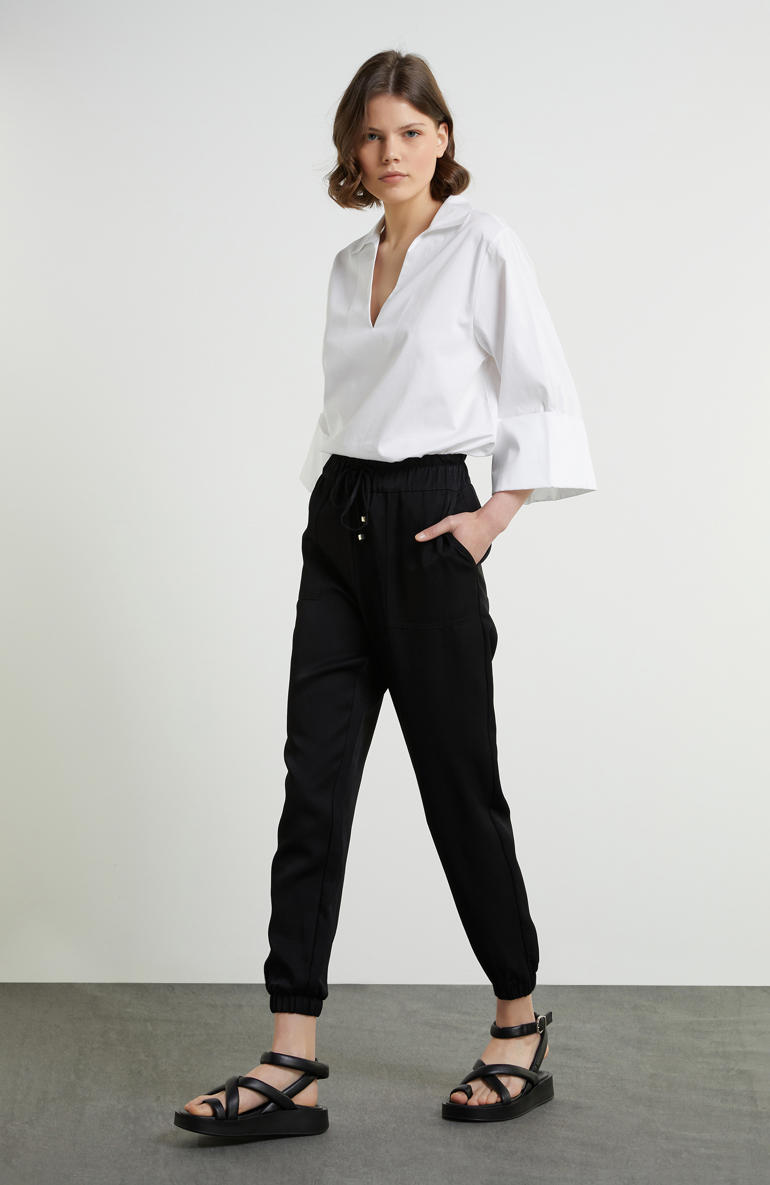 Regular Fit Siyah Pantolon