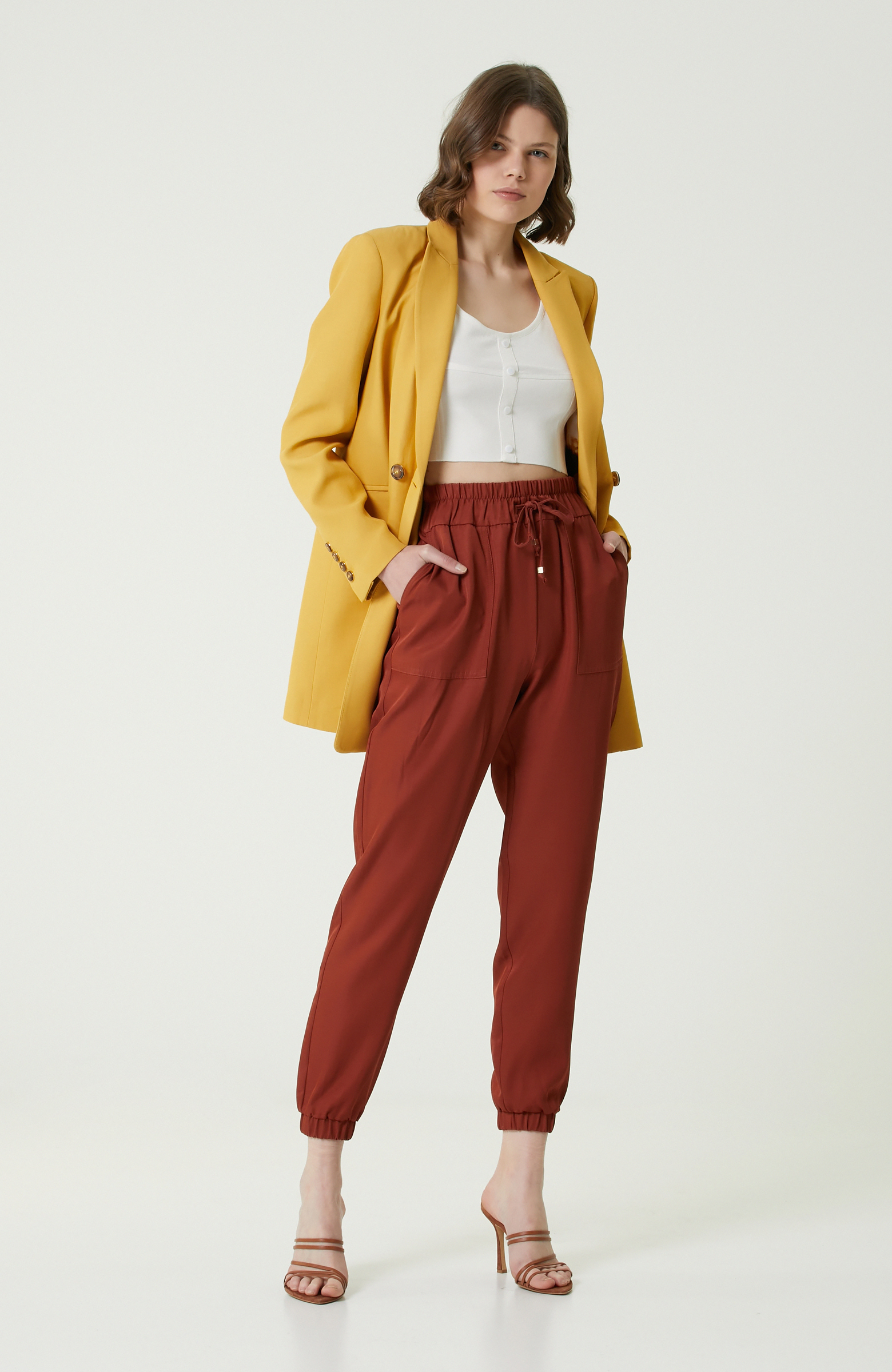 Regular Fit Turuncu Paça Detaylı Pantolon Regular Fit Turuncu Paça Detaylı Pantolon