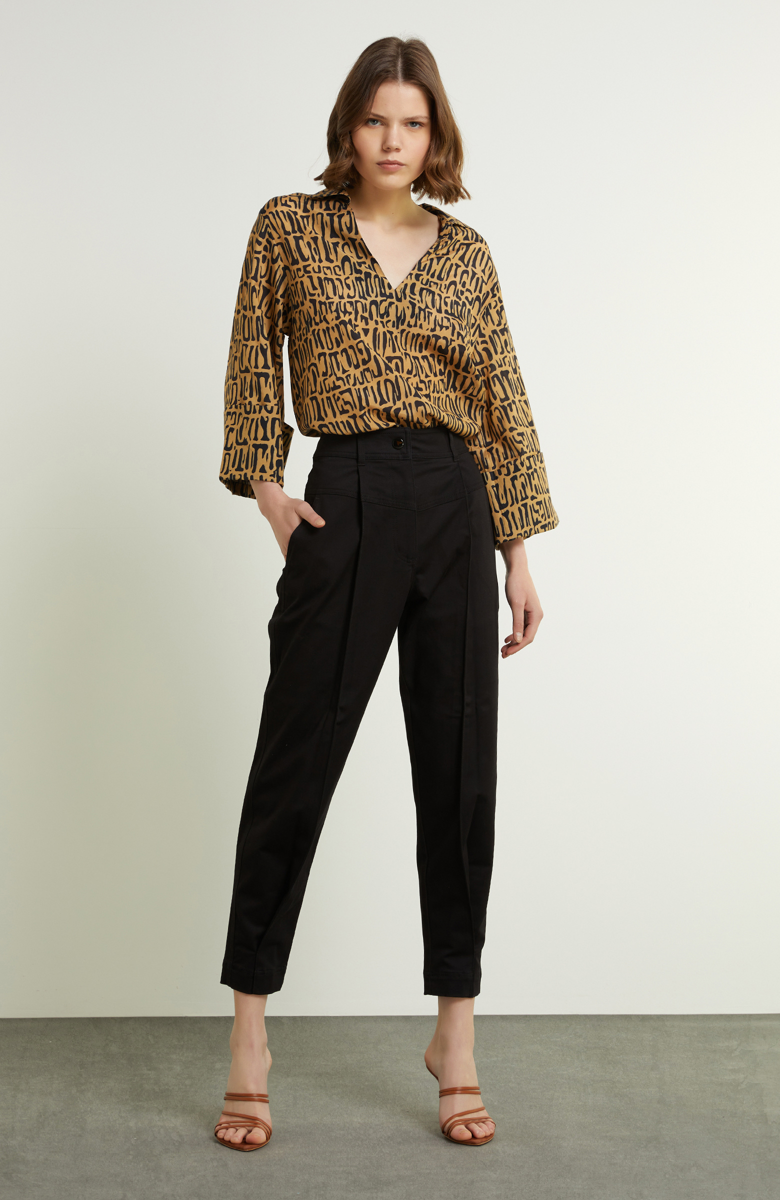 Regular Fit Siyah Pilili Pantolon