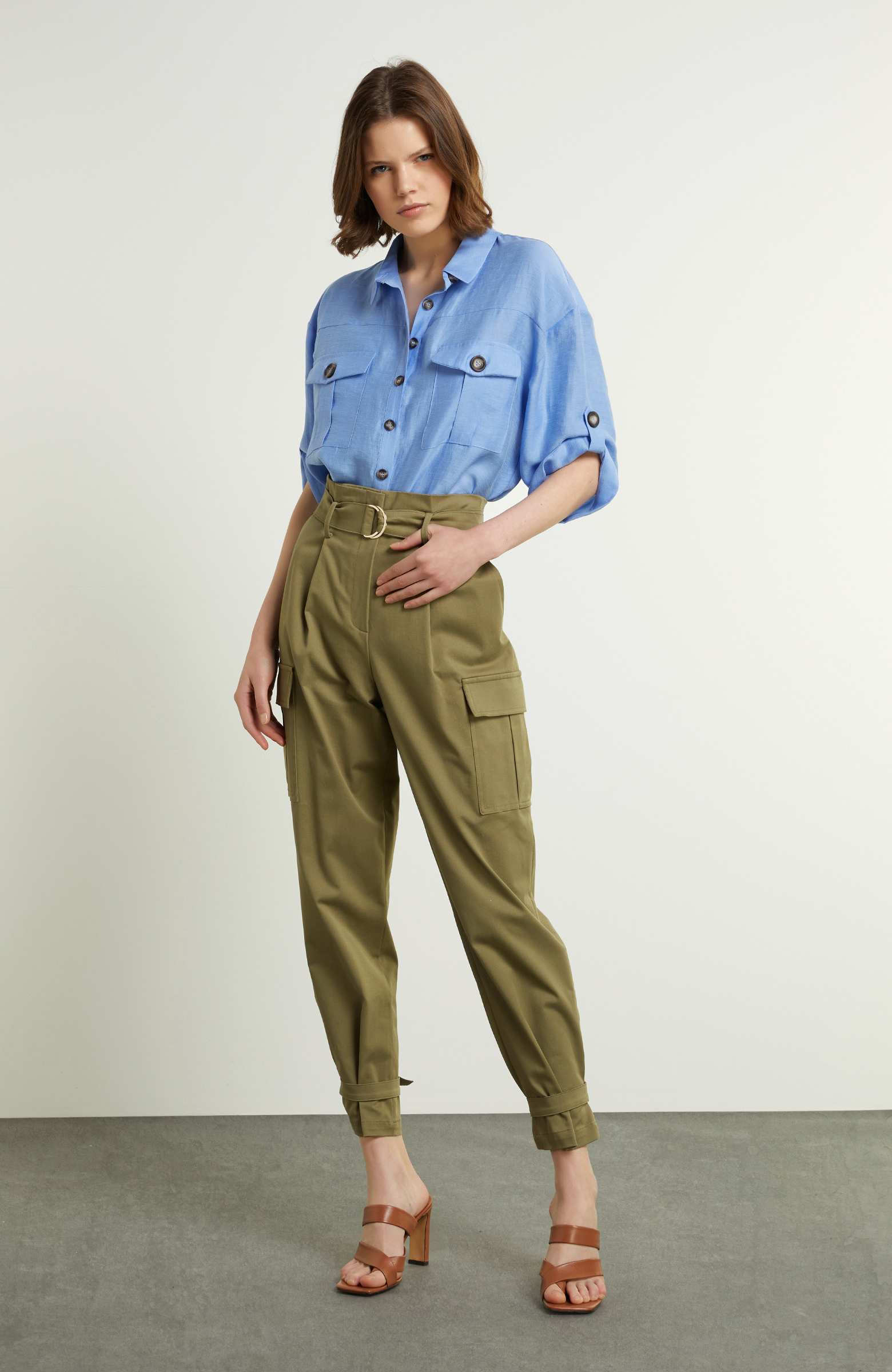 Regular Fit Haki Kemerli Pantolon Regular Fit Haki Kemerli Pantolon