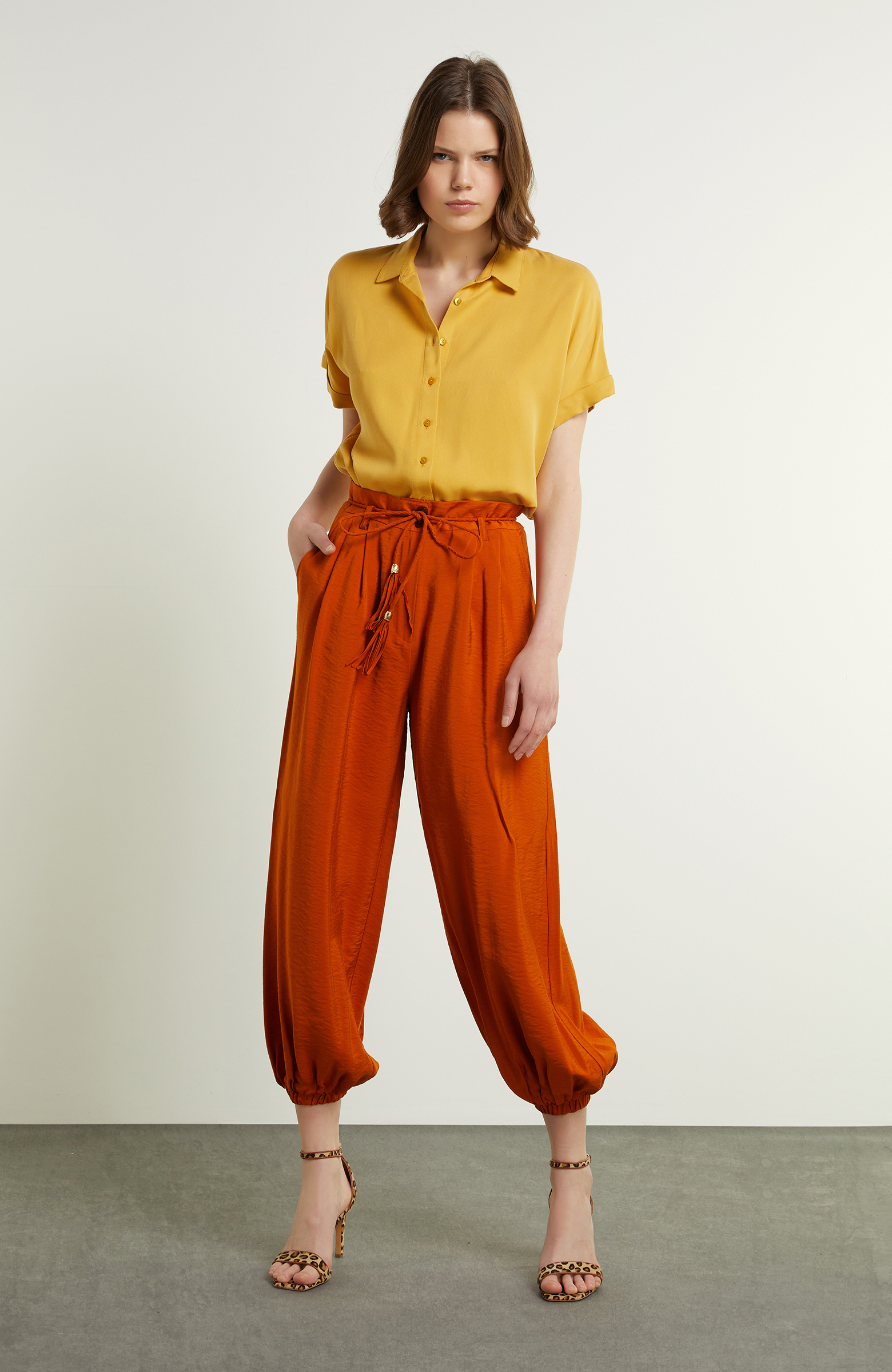 Regular Fit Turuncu Büzgülü Pantolon Regular Fit Turuncu Büzgülü Pantolon