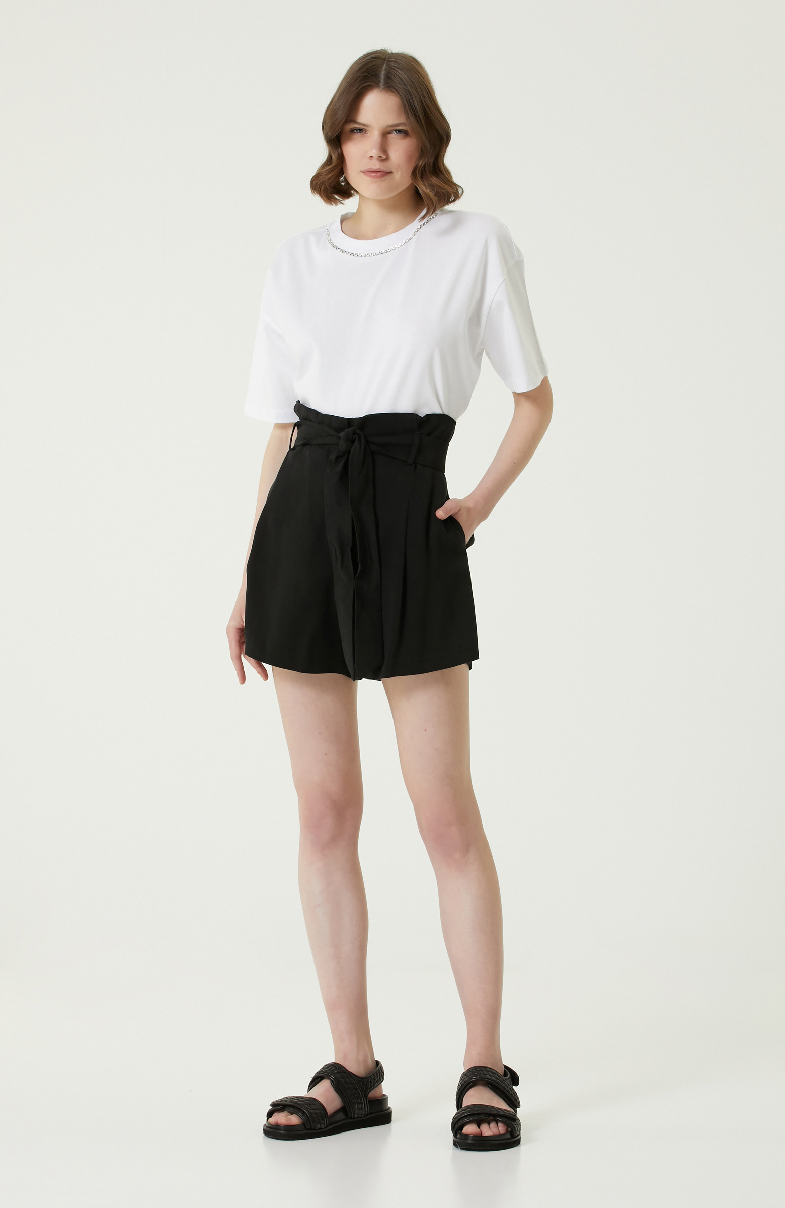 Siyah Yüksek Bel Kuşaklı Şort