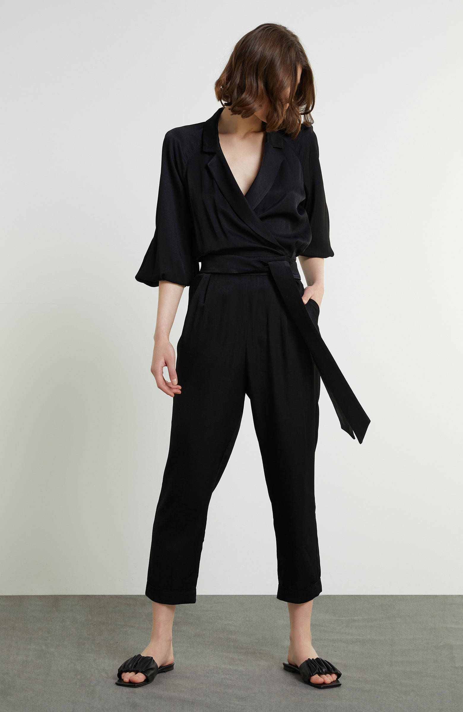 Siyah Kuşaklı Tulum