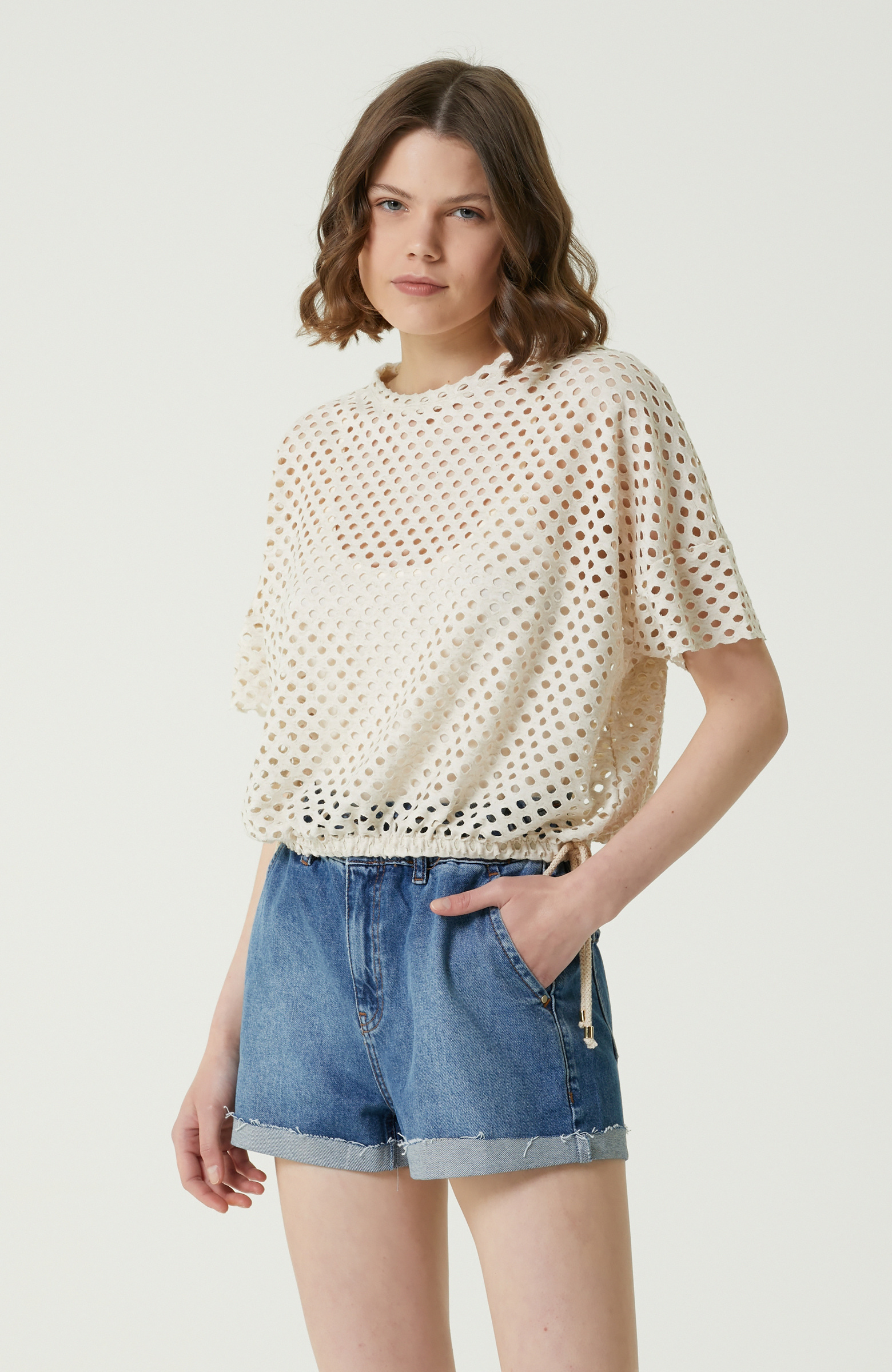 Taş Beli Büzgülü Güpür Bluz