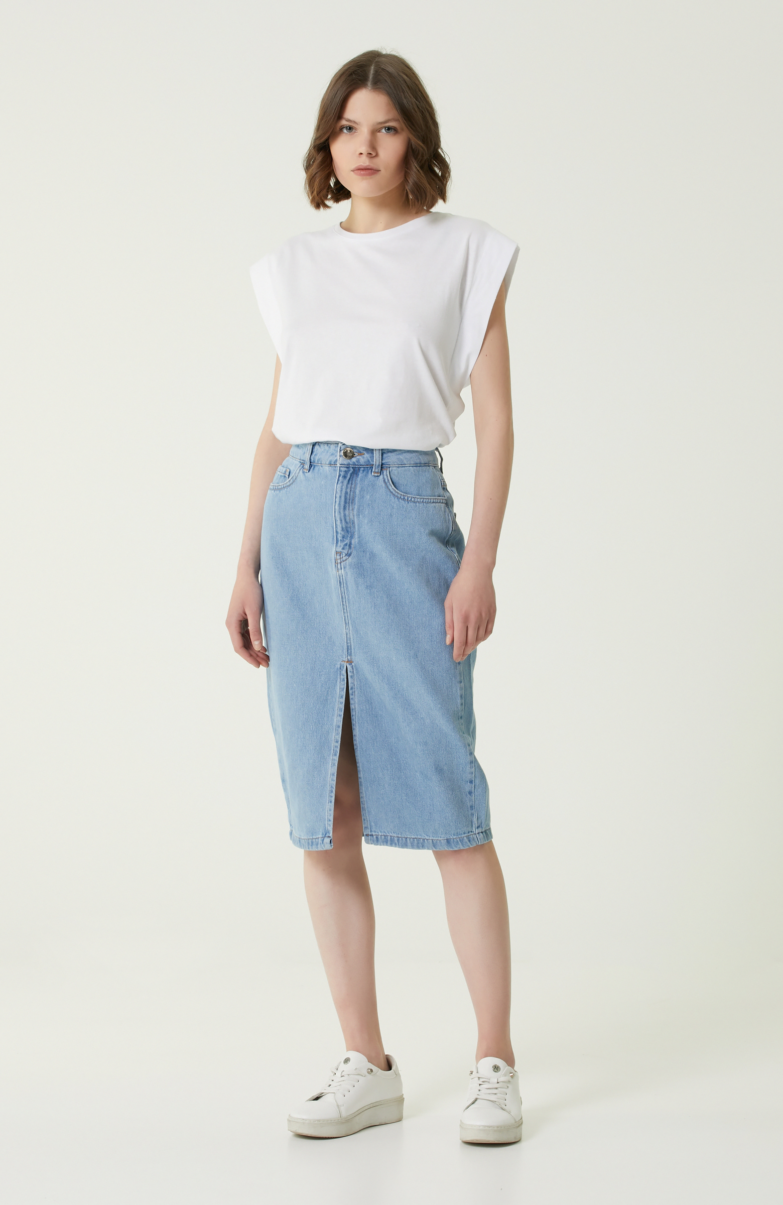 Slim Fit Mavi Yırtmaç Detaylı Midi Denim Etek Slim Fit Mavi Yırtmaç Detaylı Midi Denim Etek