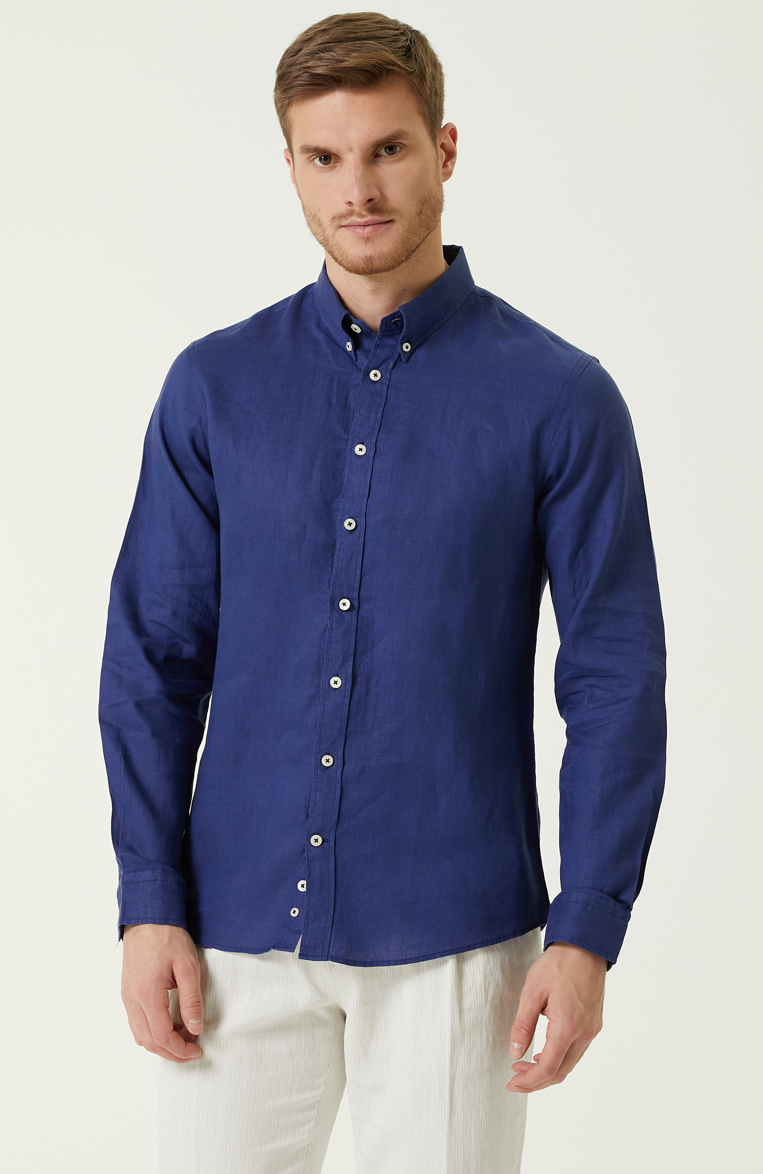 Comfort Fit Lacivert Düğmeli Yaka Keten Gömlek Comfort Fit Lacivert Düğmeli Yaka Keten Gömlek