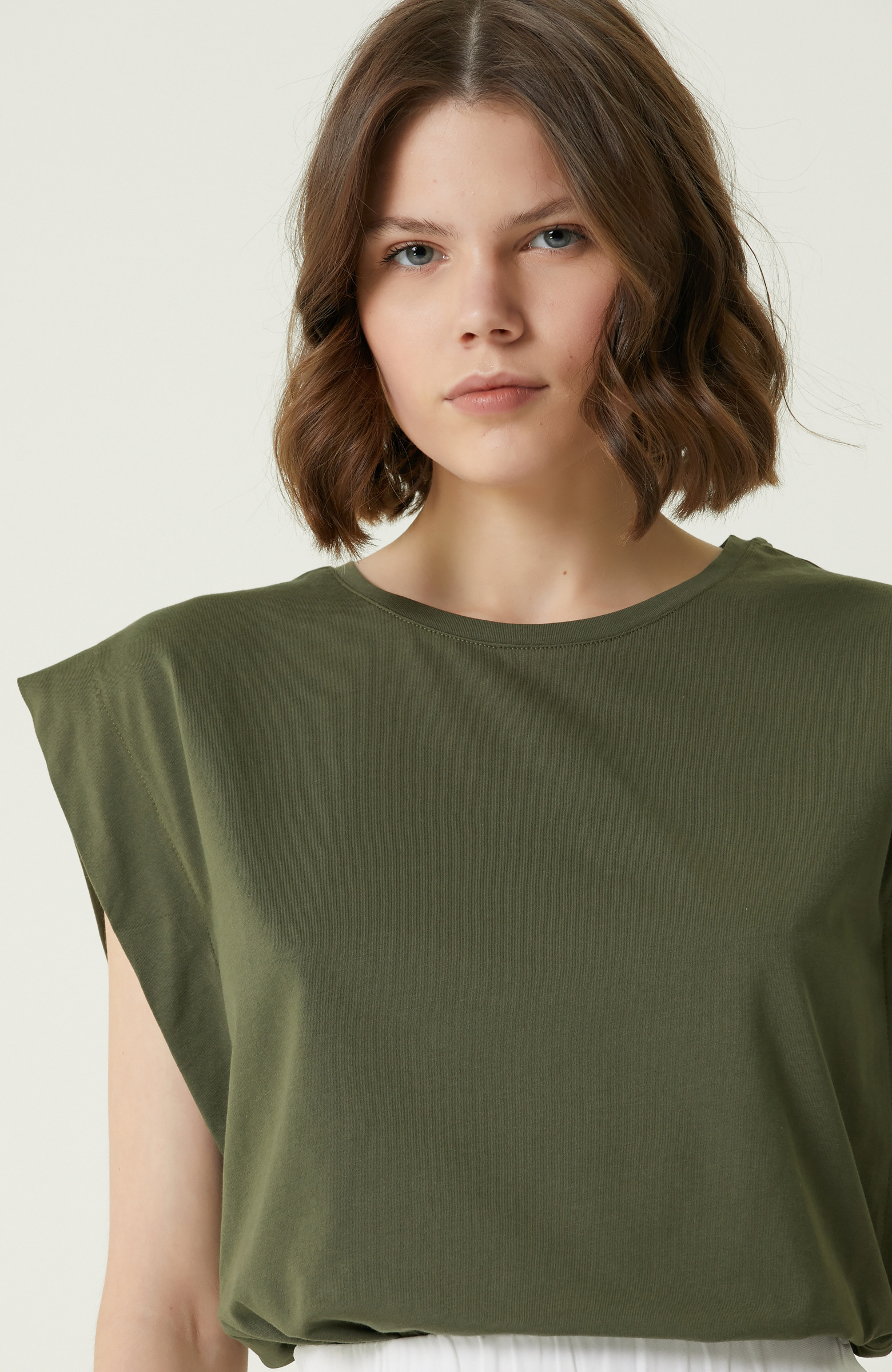 Basic Fit Haki Kol Detaylı T-shirt Basic Fit Haki Kol Detaylı T-shirt