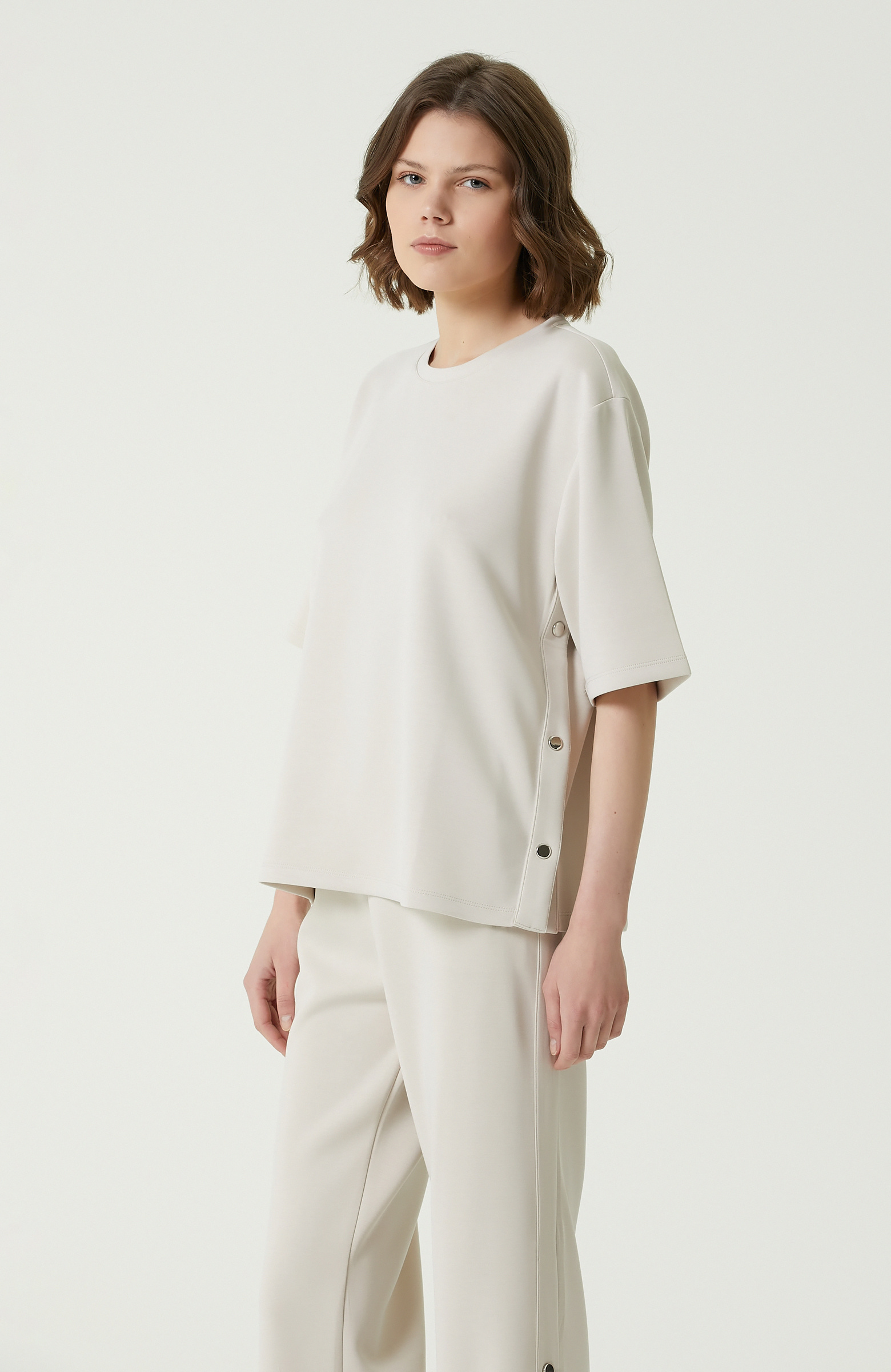 Taş Çıtçıt Detaylı T-shirt