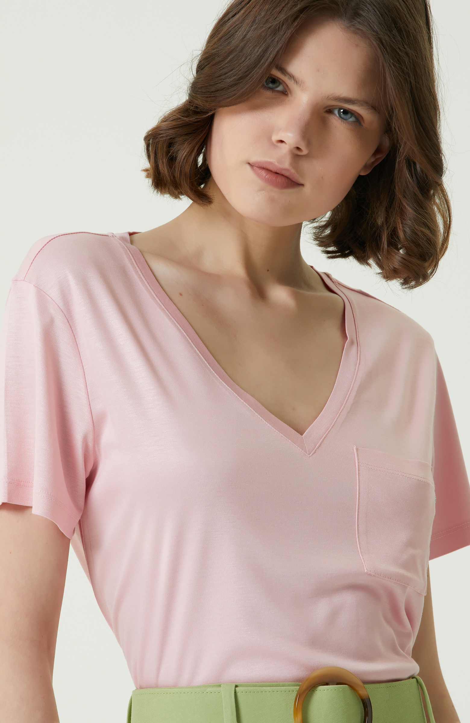 Pembe V Yaka Basic T-shirt