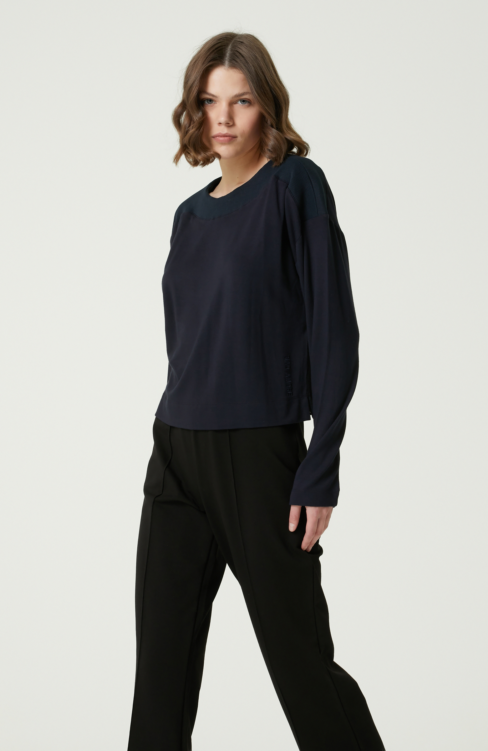 Lacivert Kayık Yaka Basic Sweatshirt Lacivert Kayık Yaka Basic Sweatshirt