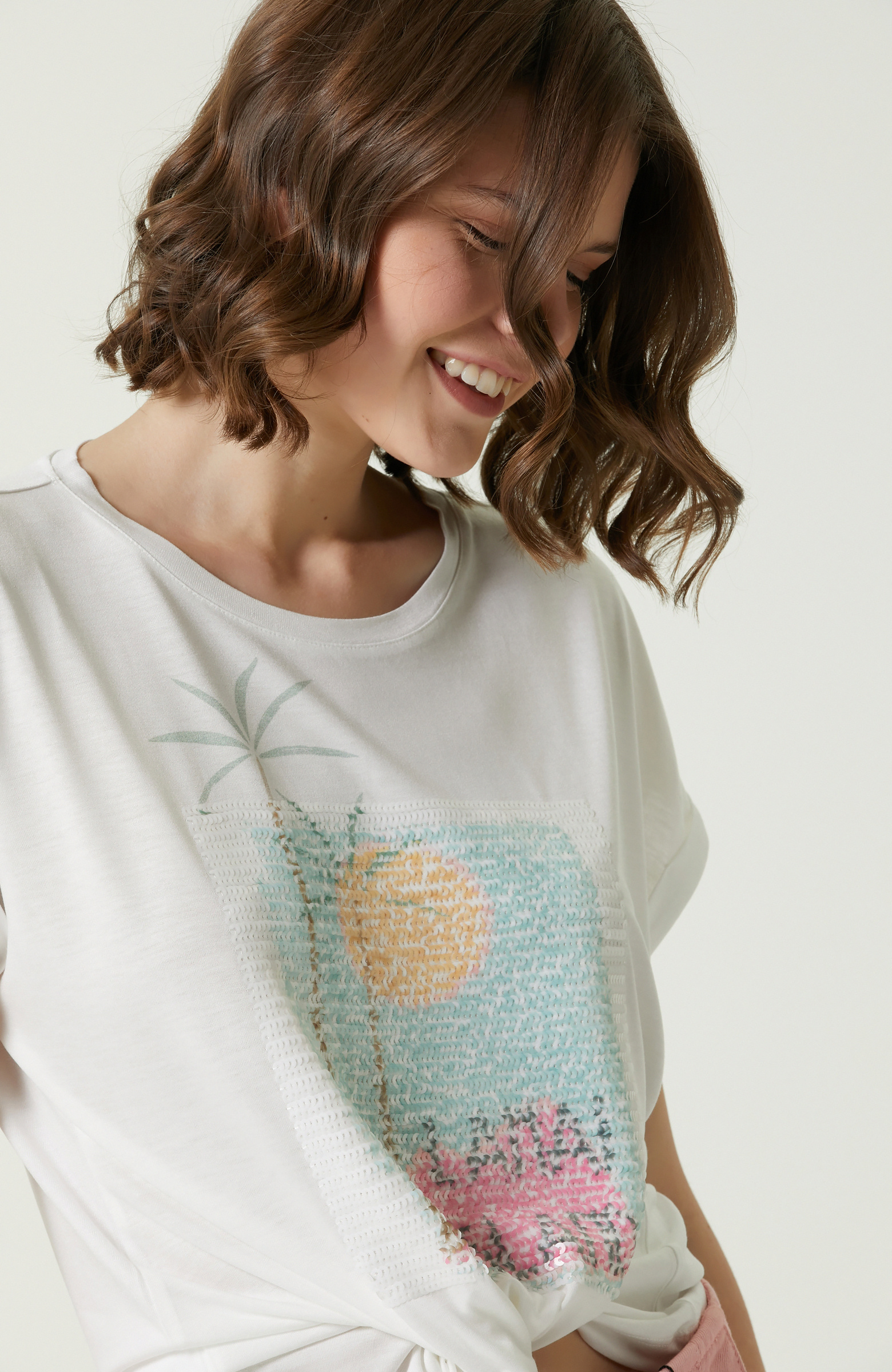 Ekru Payet İşlemeli Basic T-shirt