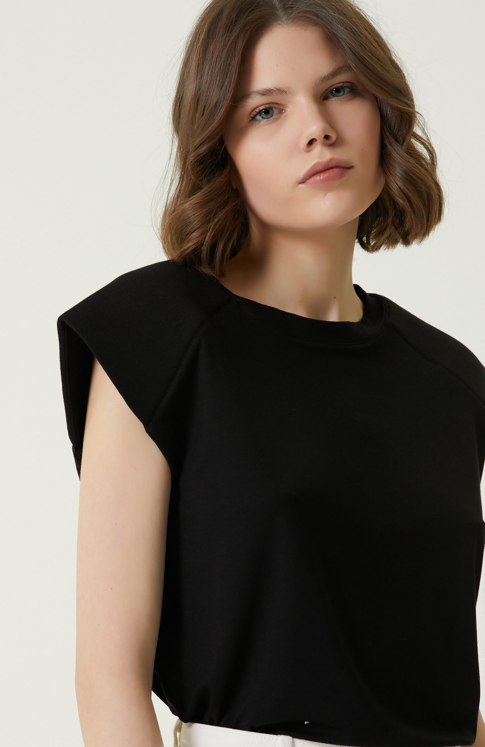 Siyah Kol Detaylı T-shirt