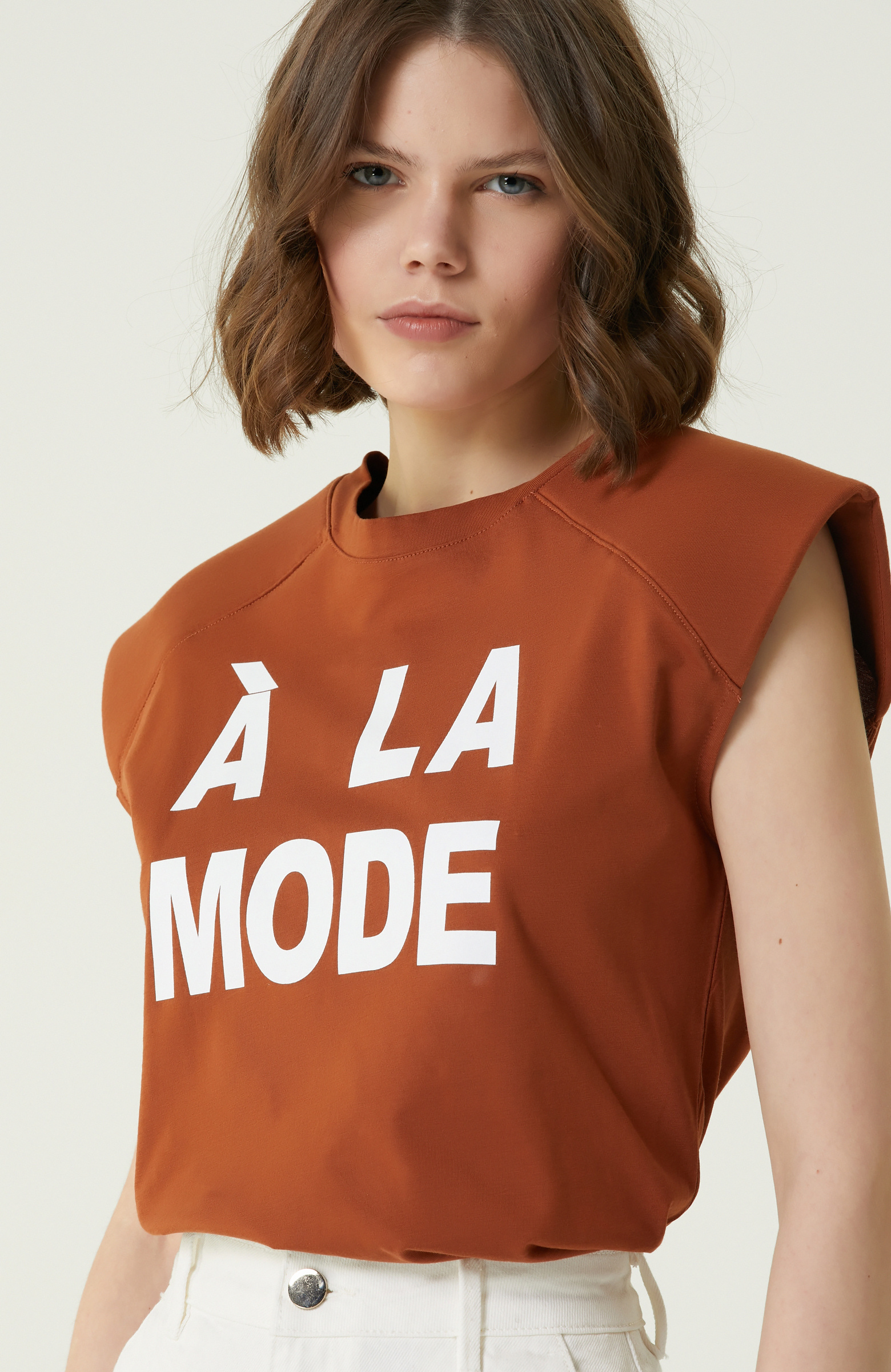 Basic Fit Kiremit Kol Detaylı Baskılı T-shirt