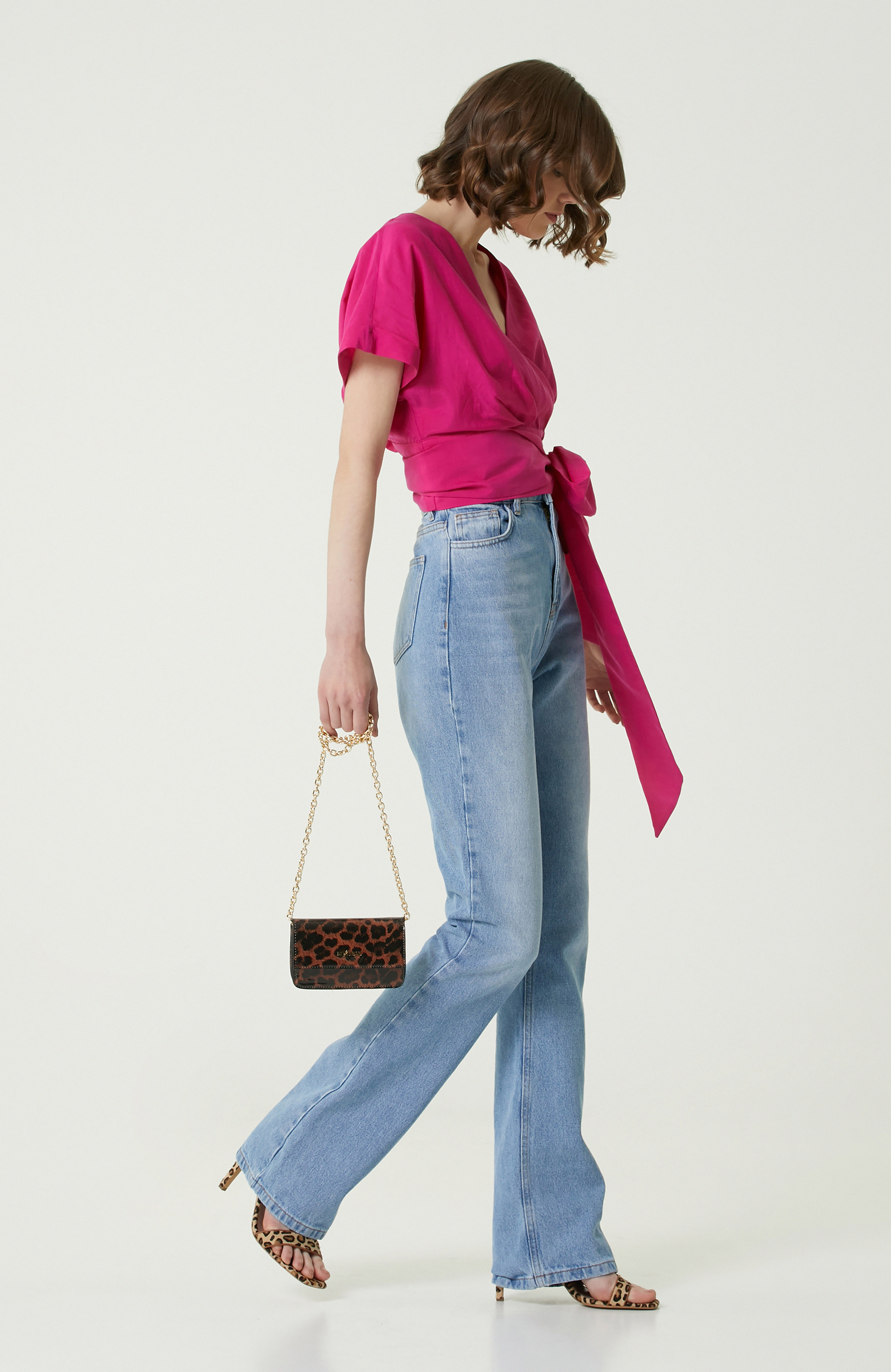 Leopar Desenli Kadın Deri Askılı Çapraz Çanta