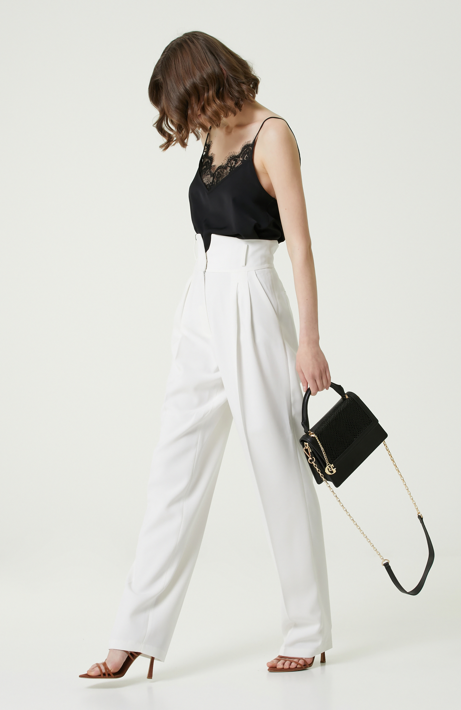 Siyah Dokulu Kadın Askılı Çapraz Çanta Siyah Dokulu Kadın Askılı Çapraz Çanta