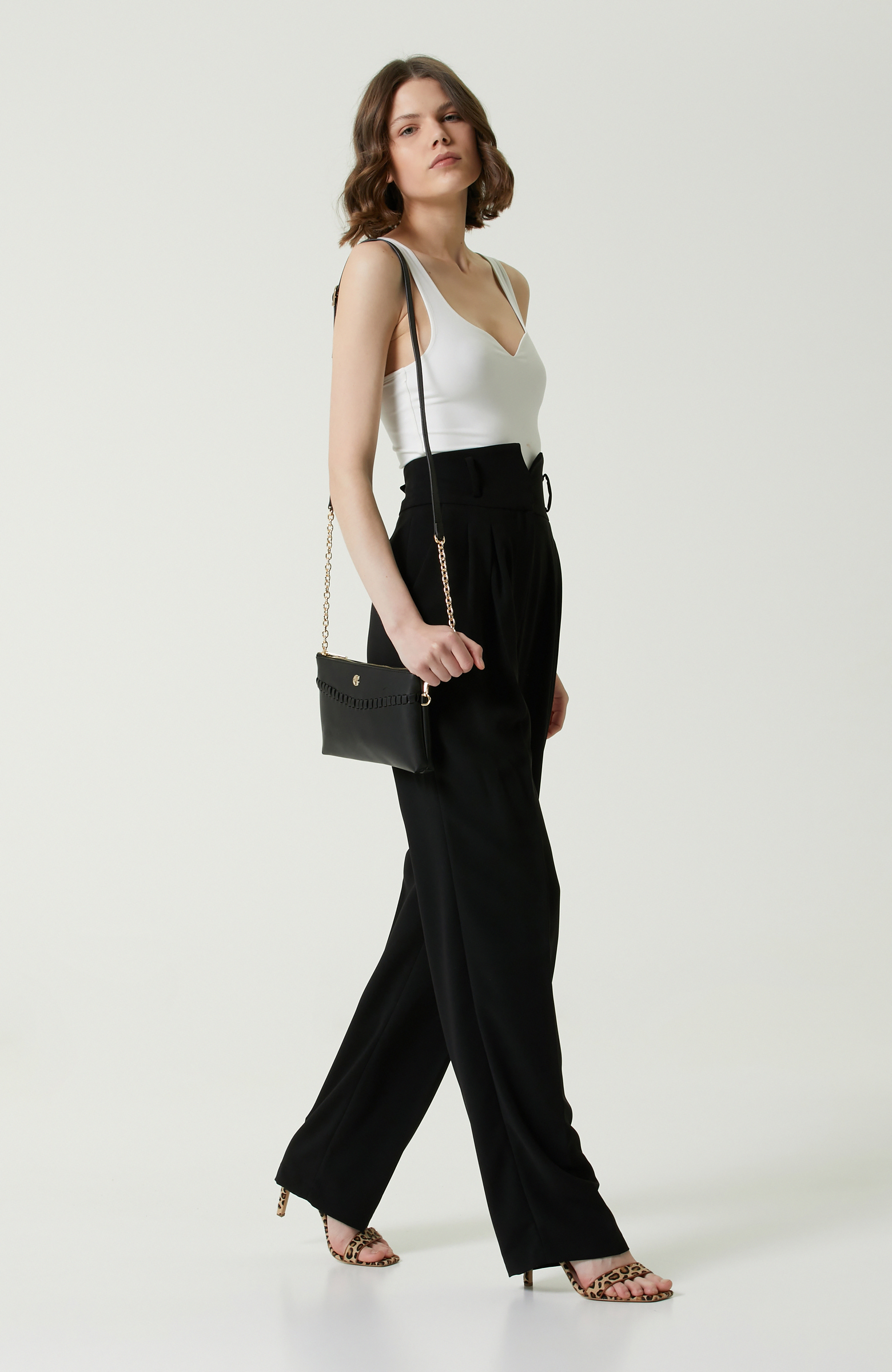 Siyah Kadın El Portföyü Siyah Kadın El Portföyü