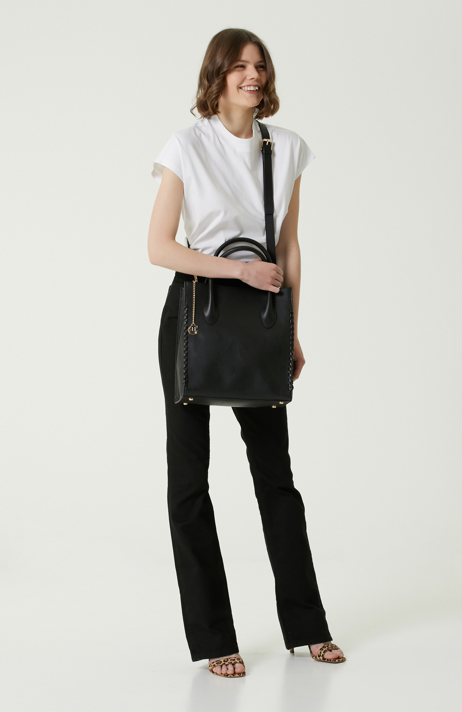 Siyah Saraç Detaylı Kadın Omuz Çantası