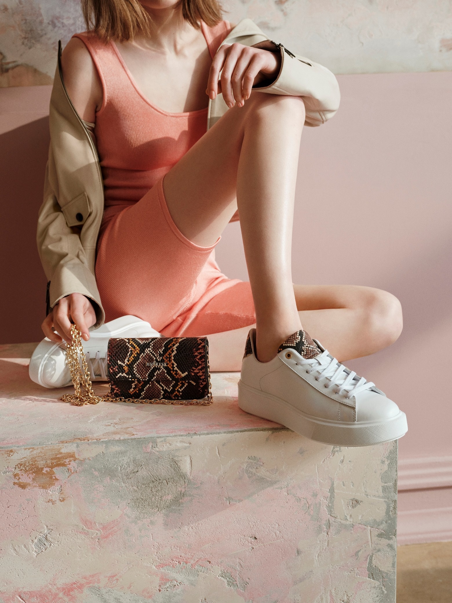 Beyaz Desen Detayı Kadın Deri Sneaker Beyaz Desen Detayı Kadın Deri Sneaker