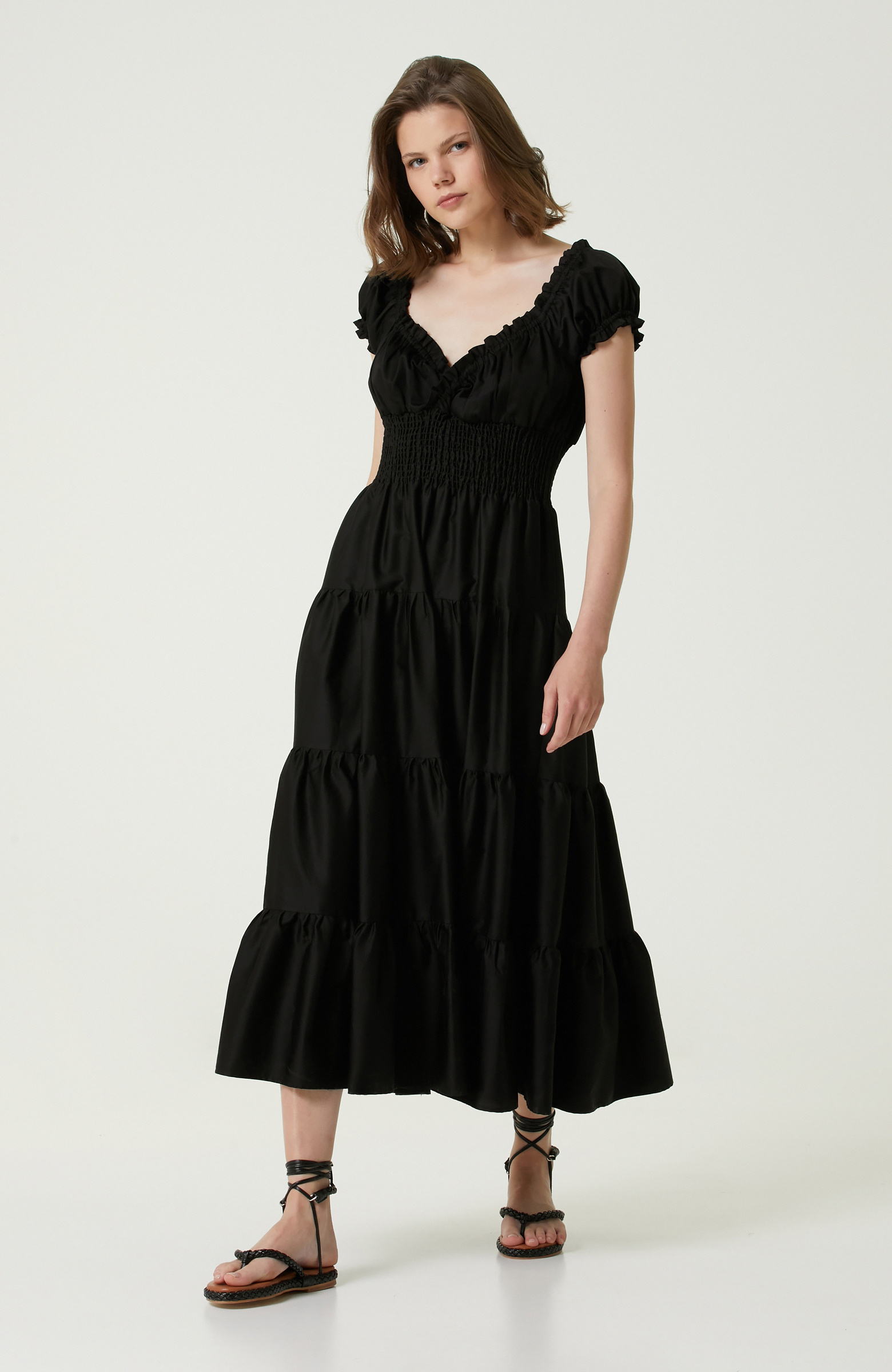 Siyah Büzgü Detaylı Midi Elbise