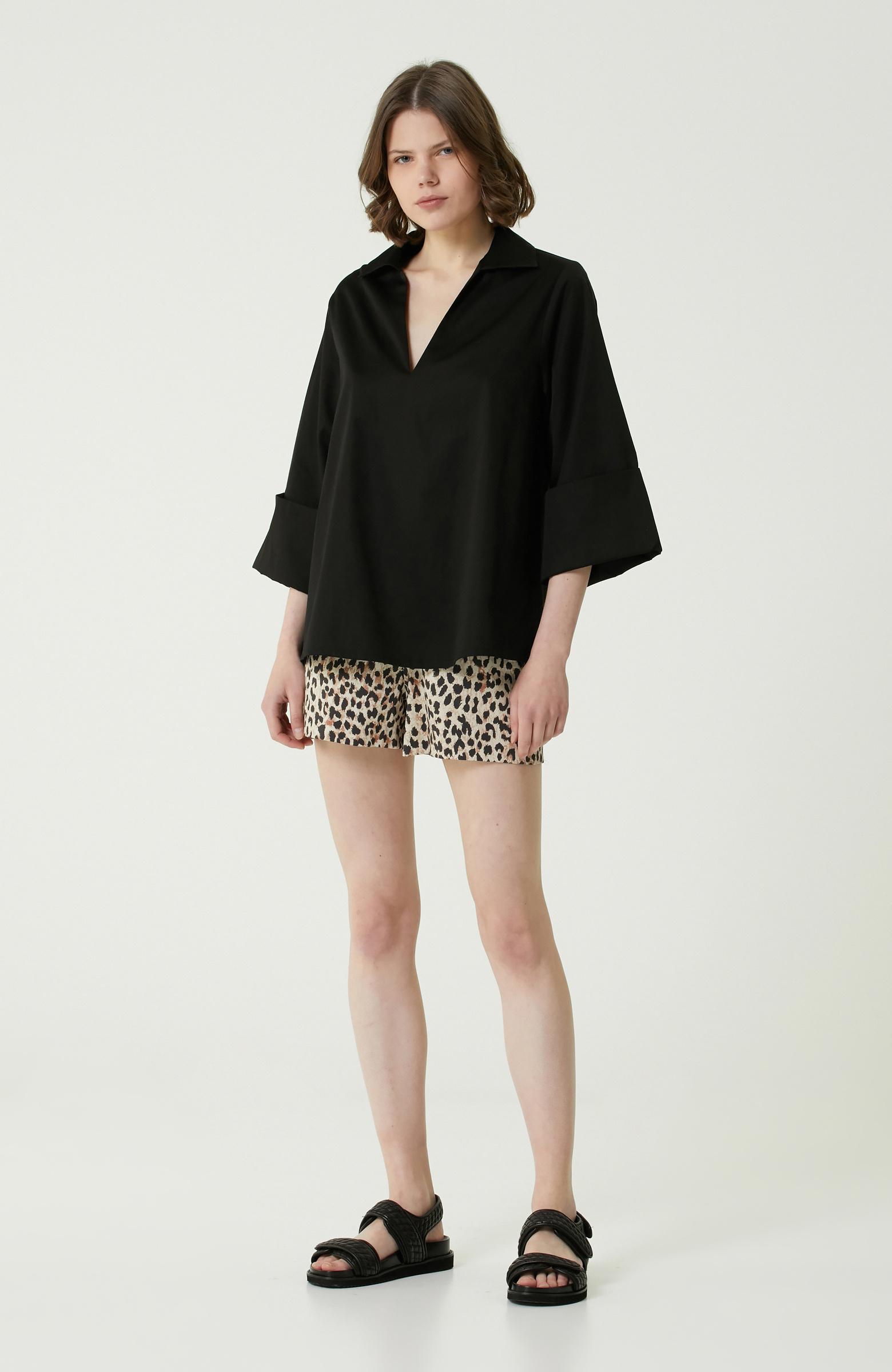 Regular Fit Siyah V Yaka Bluz