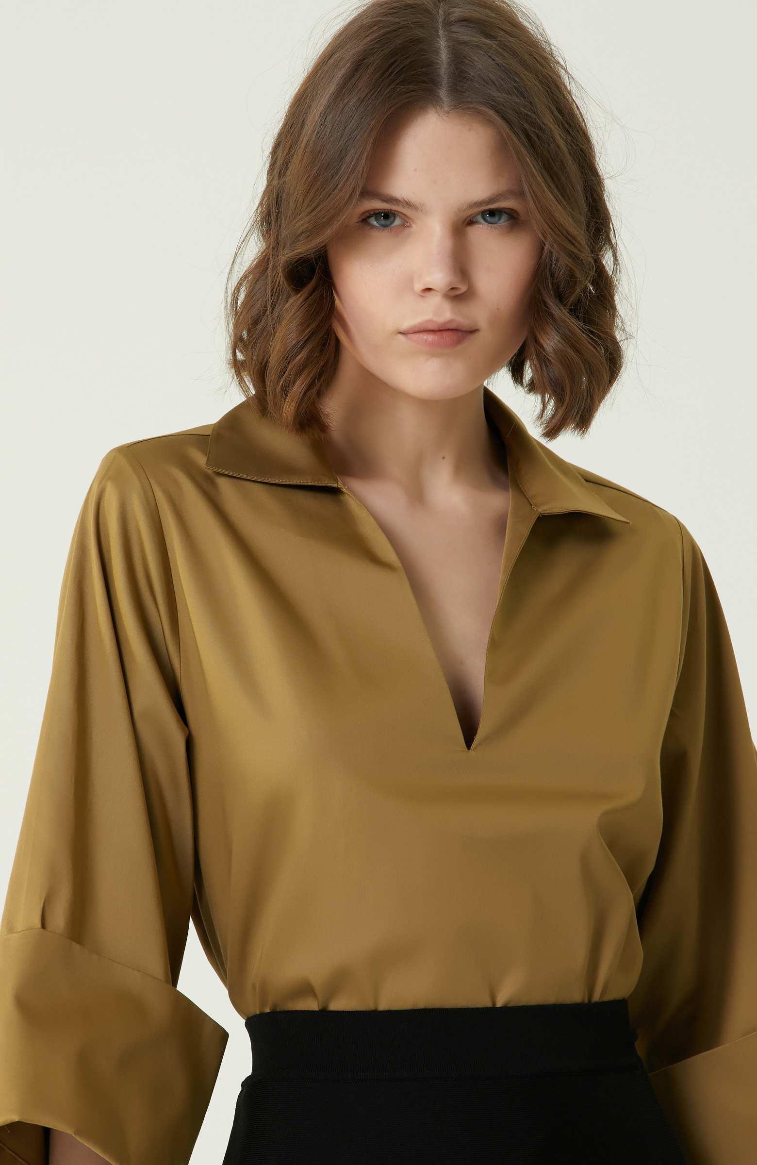 Haki Kol Detaylı Bluz
