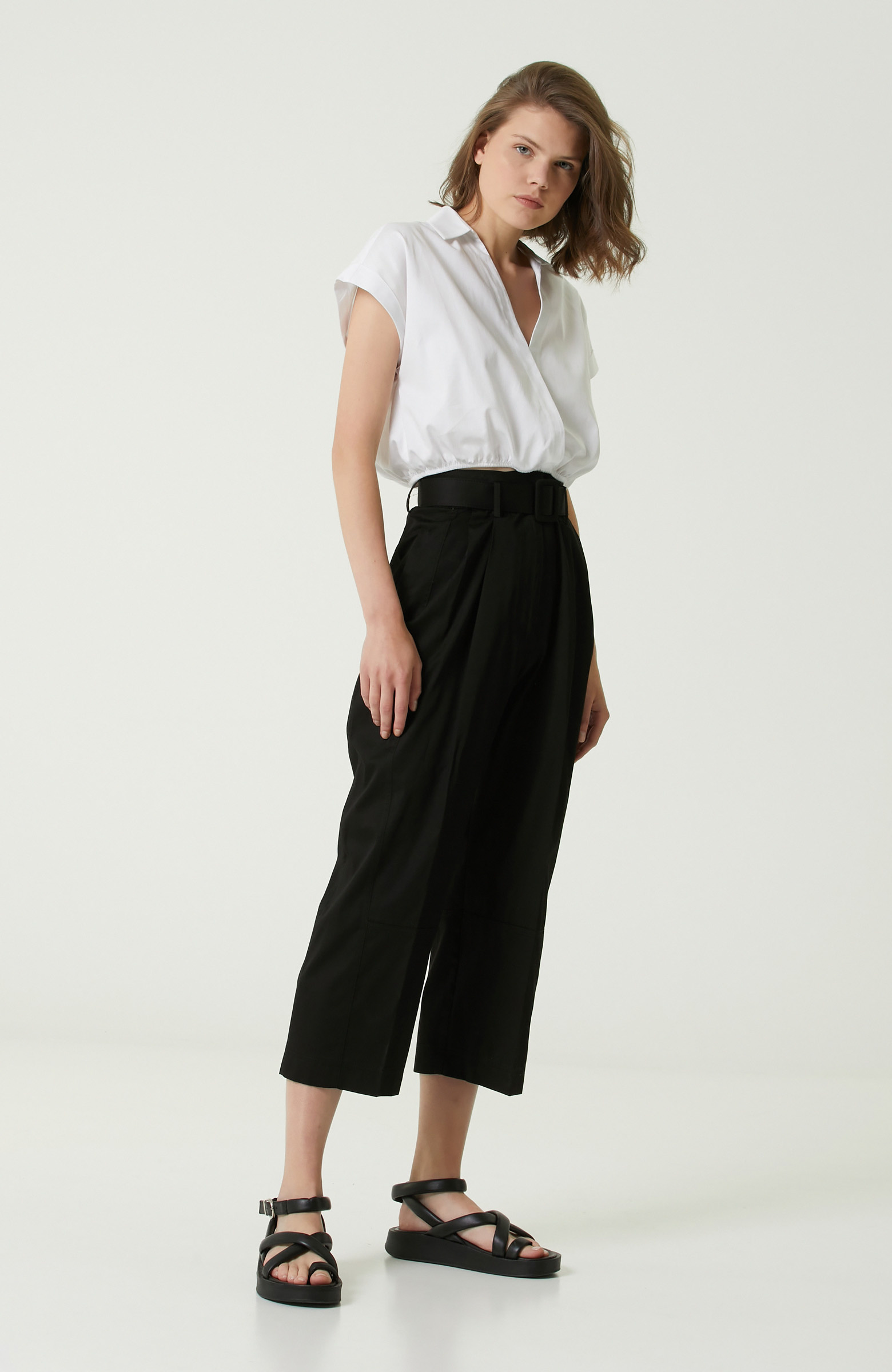 Regular Fit Siyah Kemer Detaylı Pantolon