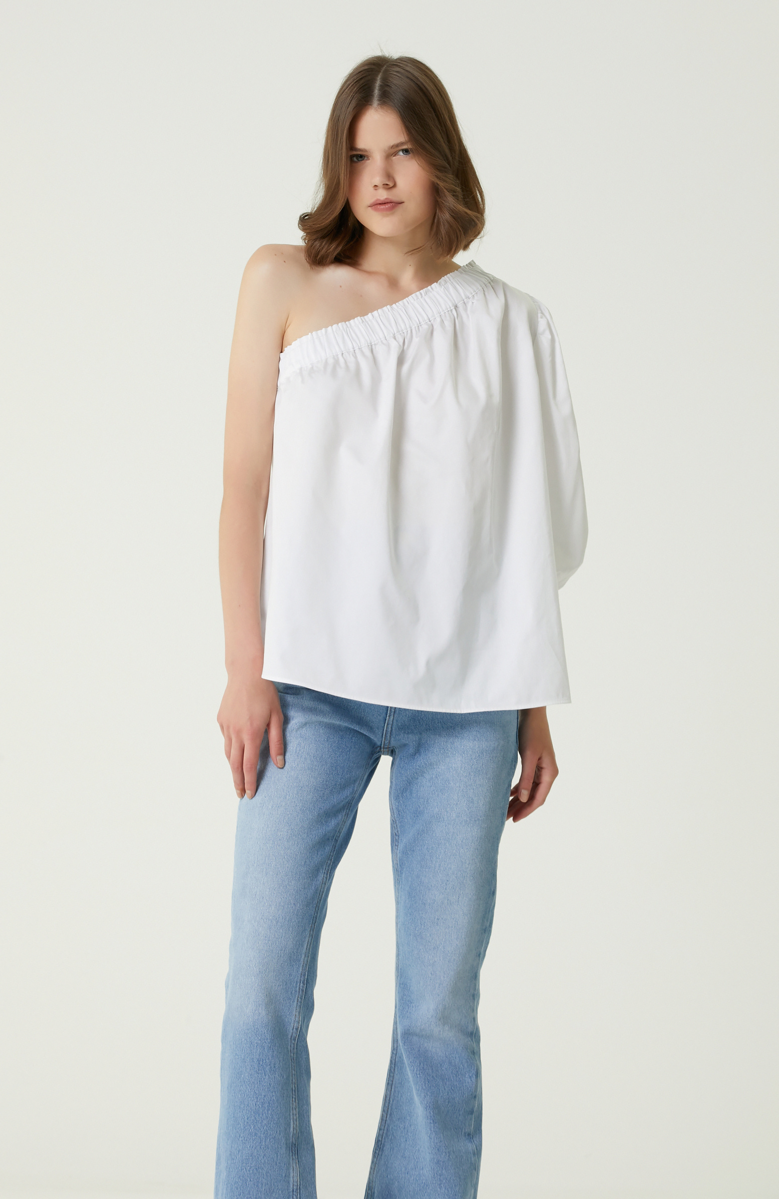 Regular Fit Beyaz Tek Omuzlu Bluz