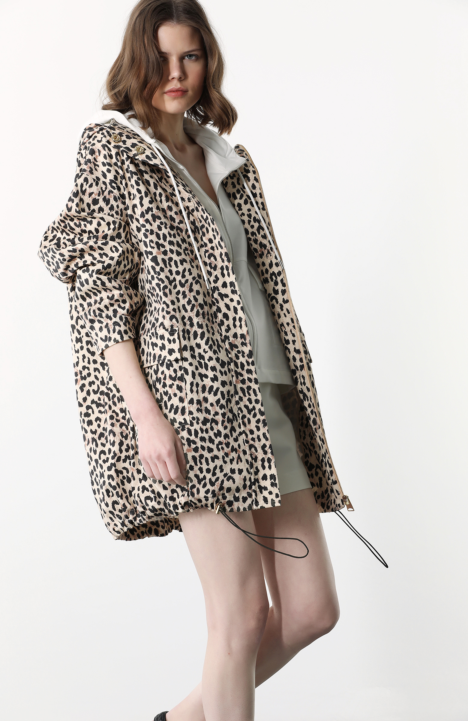 Leopar Desenli Kapüşonlu Pardösü Leopar Desenli Kapüşonlu Pardösü