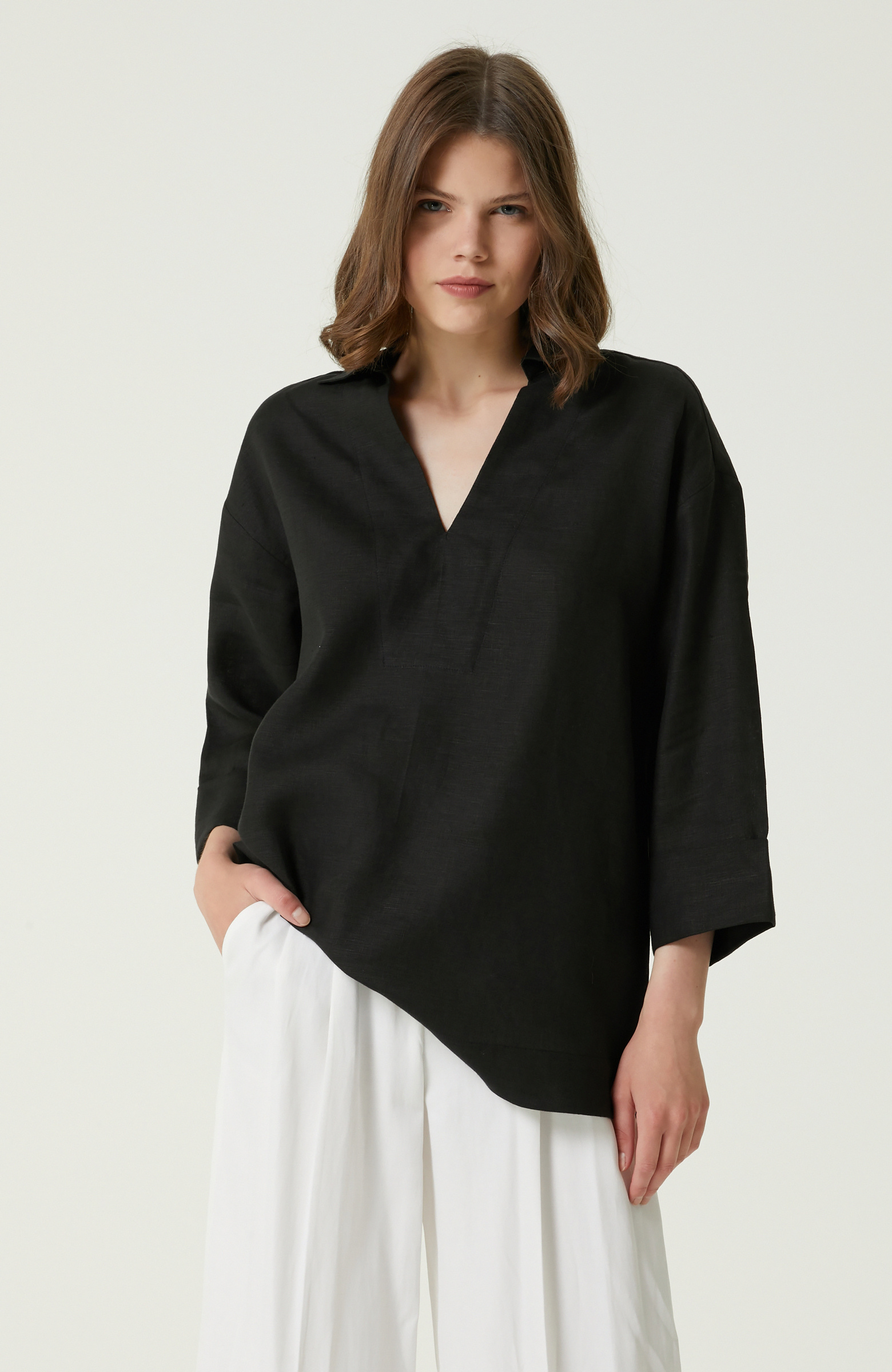 Geniş Fit Siyah V Yaka Keten Gömlek Geniş Fit Siyah V Yaka Keten Gömlek