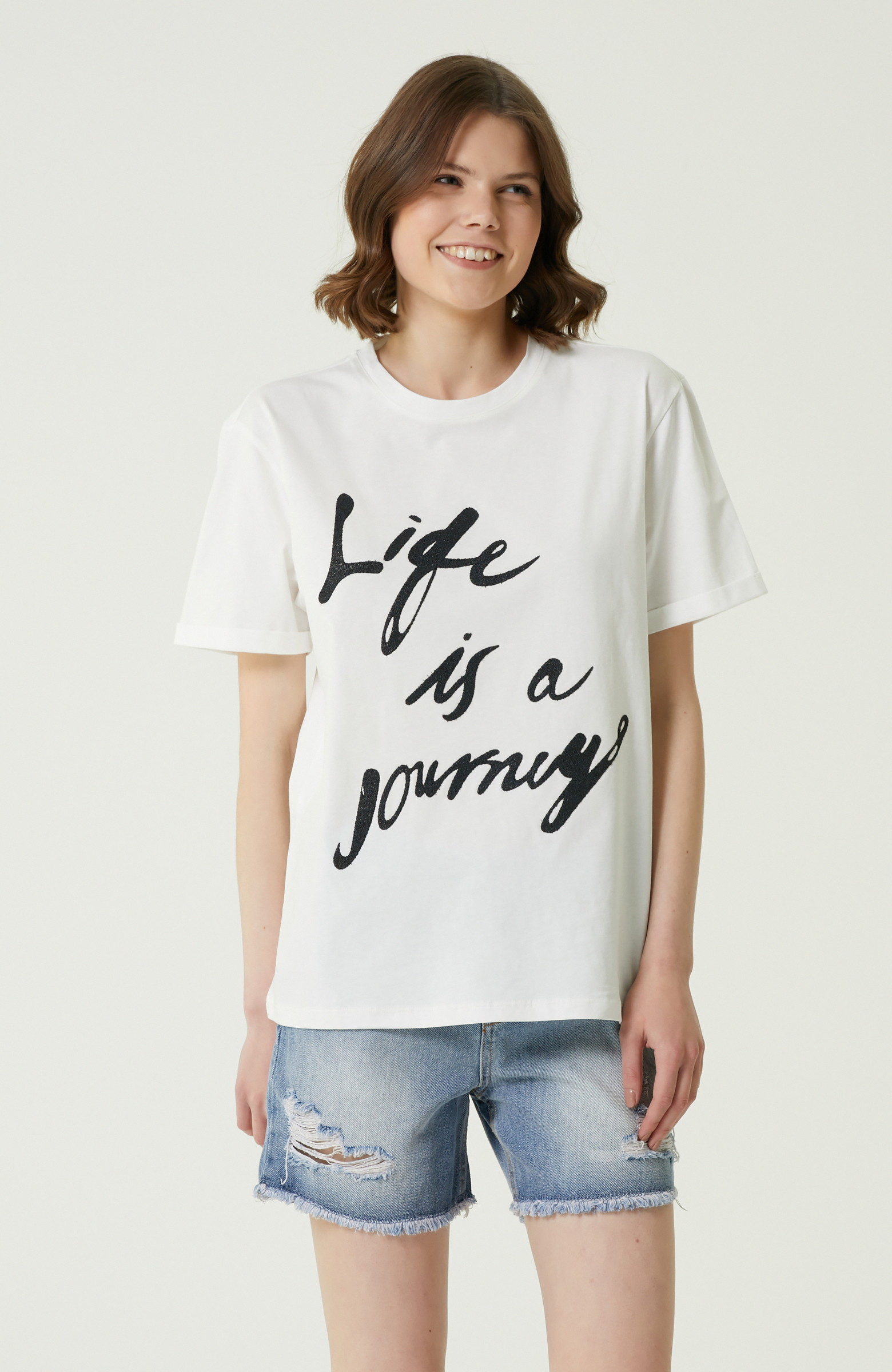 Basic Fit Beyaz Yazı Detaylı T-shirt Basic Fit Beyaz Yazı Detaylı T-shirt