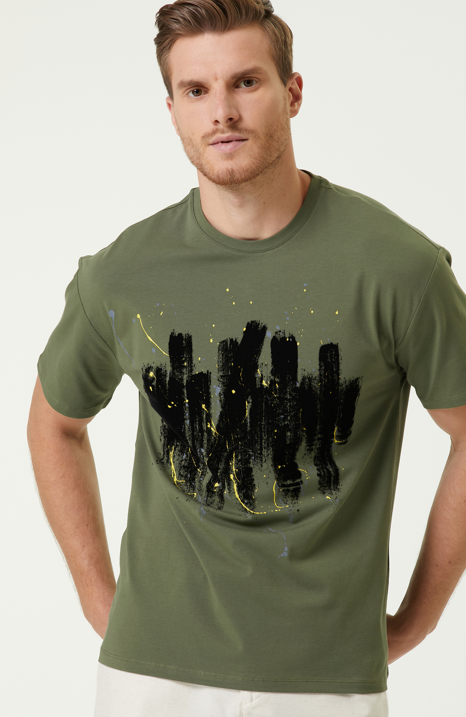 Slim Fit Haki Baskılı Bisiklet Yaka Basic T-shirt Slim Fit Haki Baskılı Bisiklet Yaka Basic T-shirt