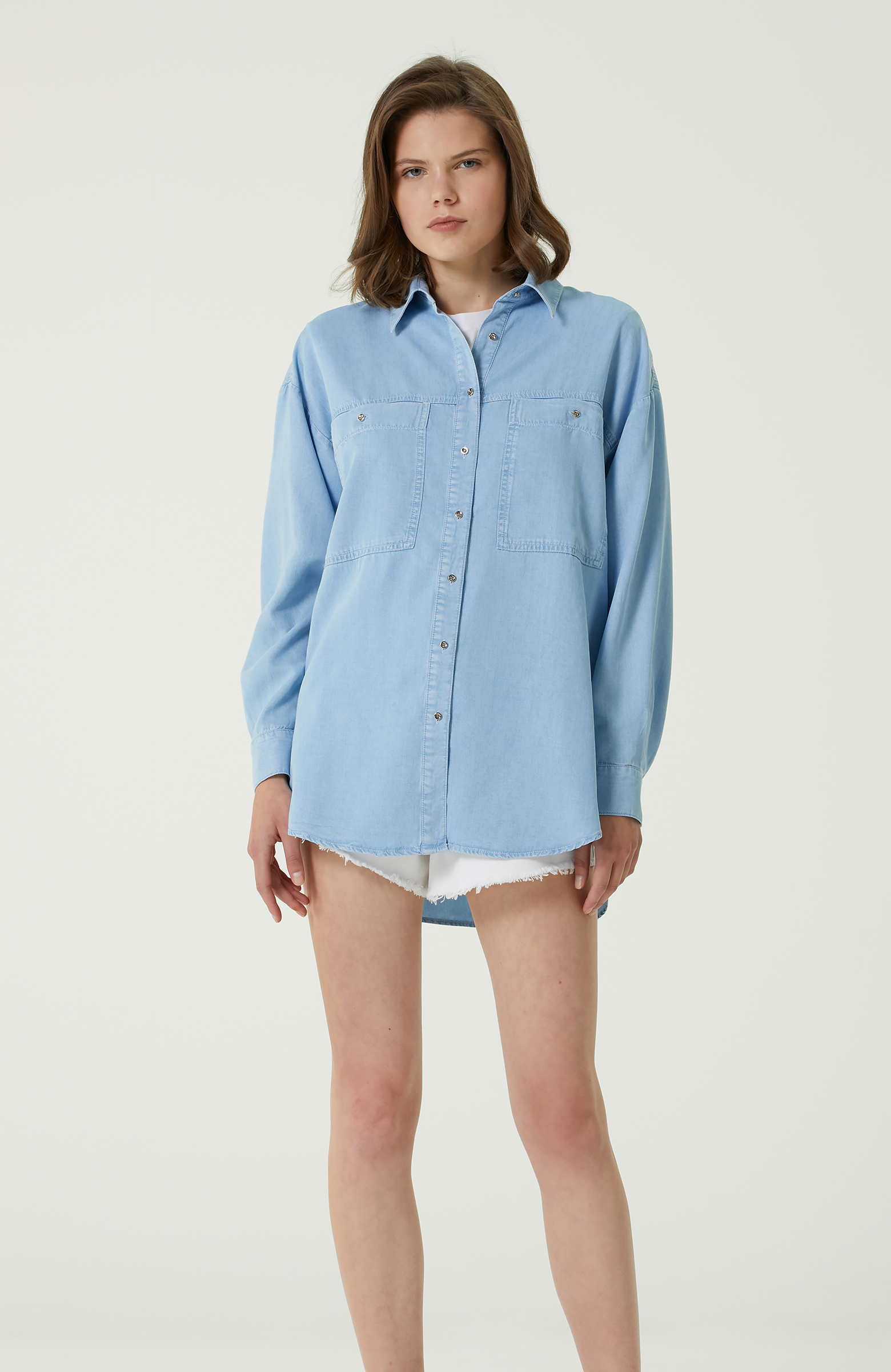 Basic Fit Açık Mavi Denim Gömlek Basic Fit Açık Mavi Denim Gömlek