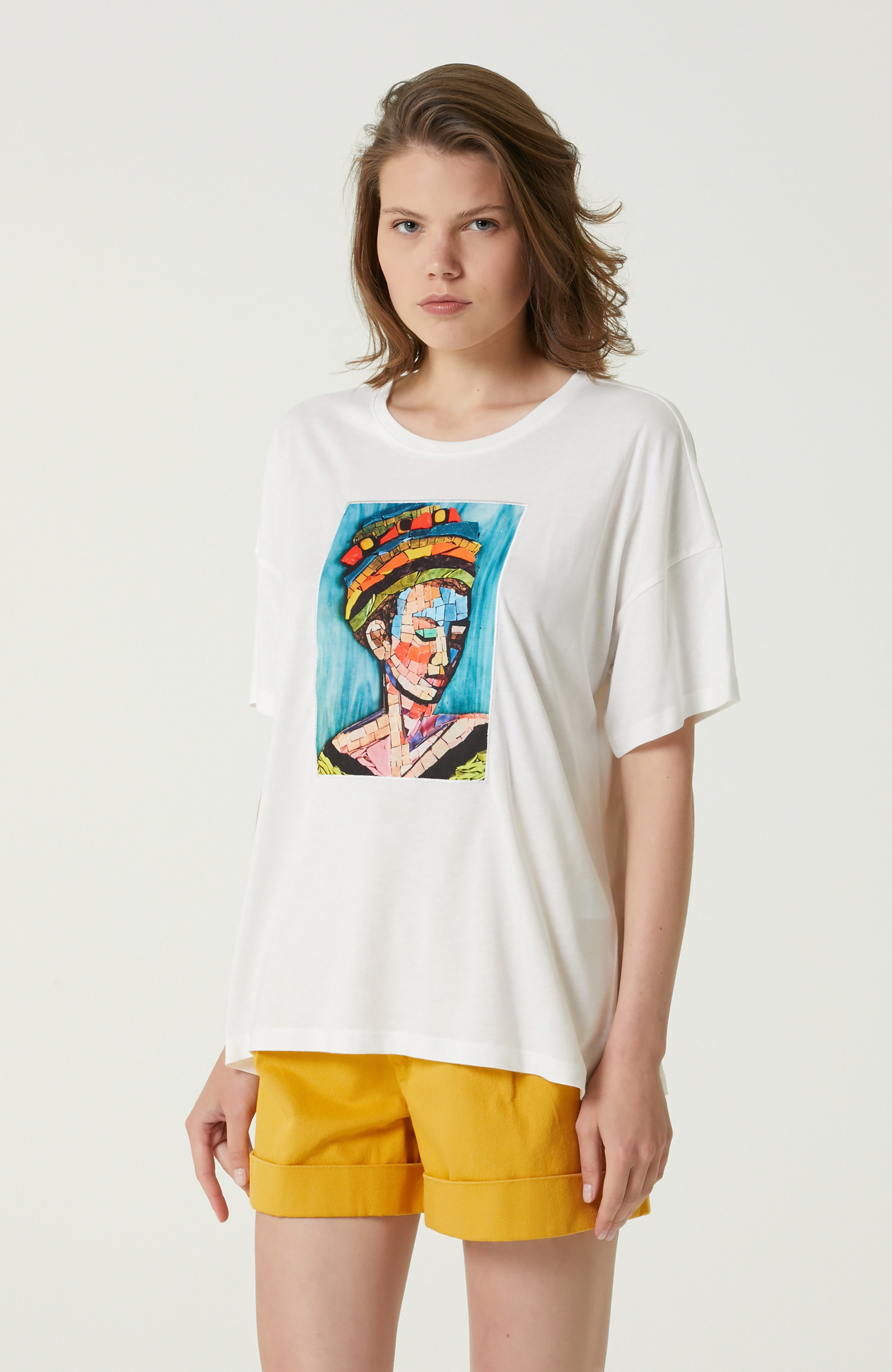 Geniş Fit Beyaz Baskılı T-shirt