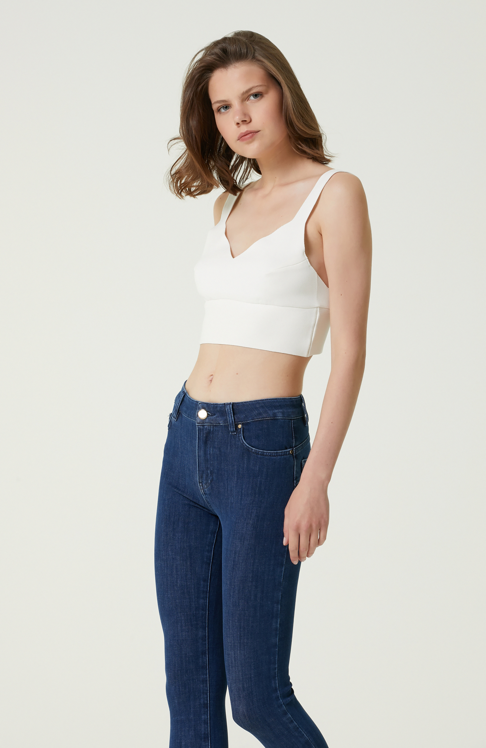 Slim Fit Beyaz V Yaka Crop Triko Slim Fit Beyaz V Yaka Crop Triko