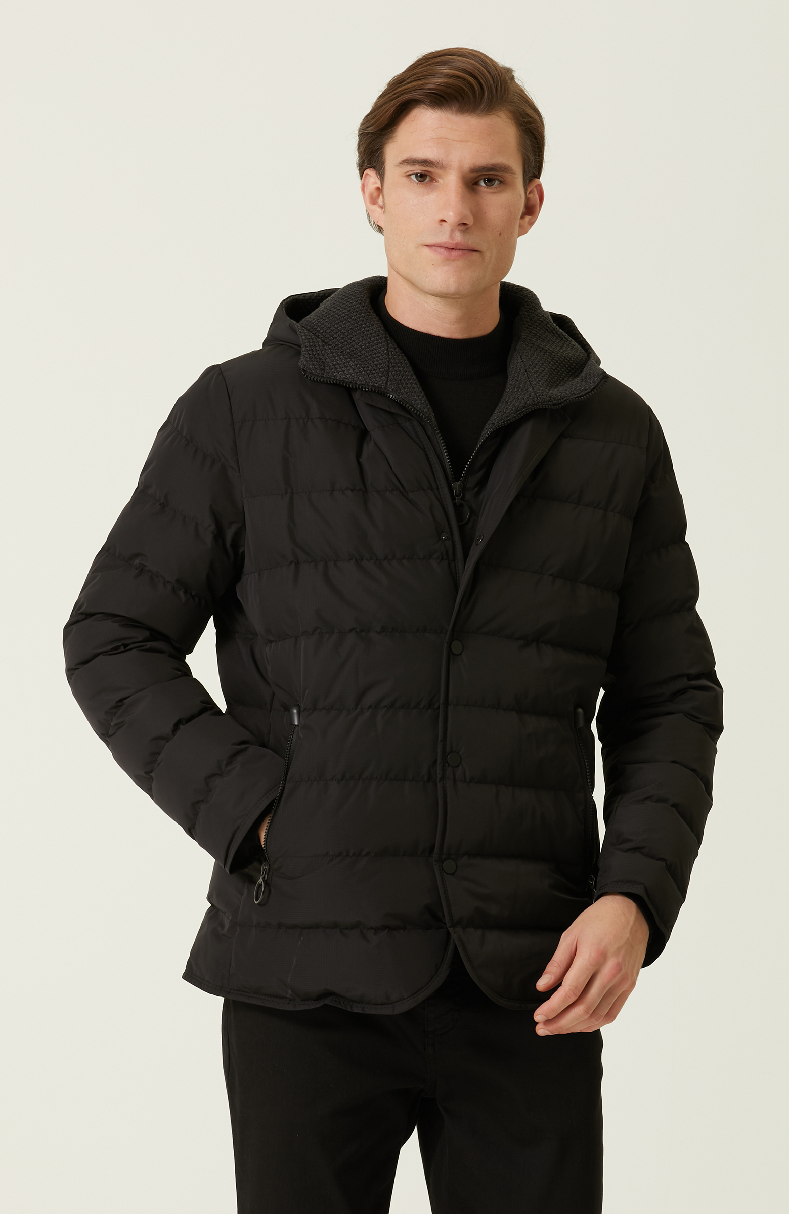 Siyah Kapüşonlu Mont Siyah Kapüşonlu Mont