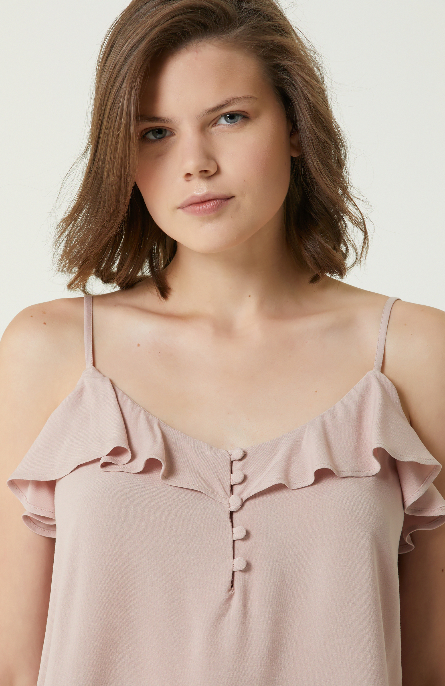 Basic Fit Pudra Fırfır Detaylı Bluz Basic Fit Pudra Fırfır Detaylı Bluz