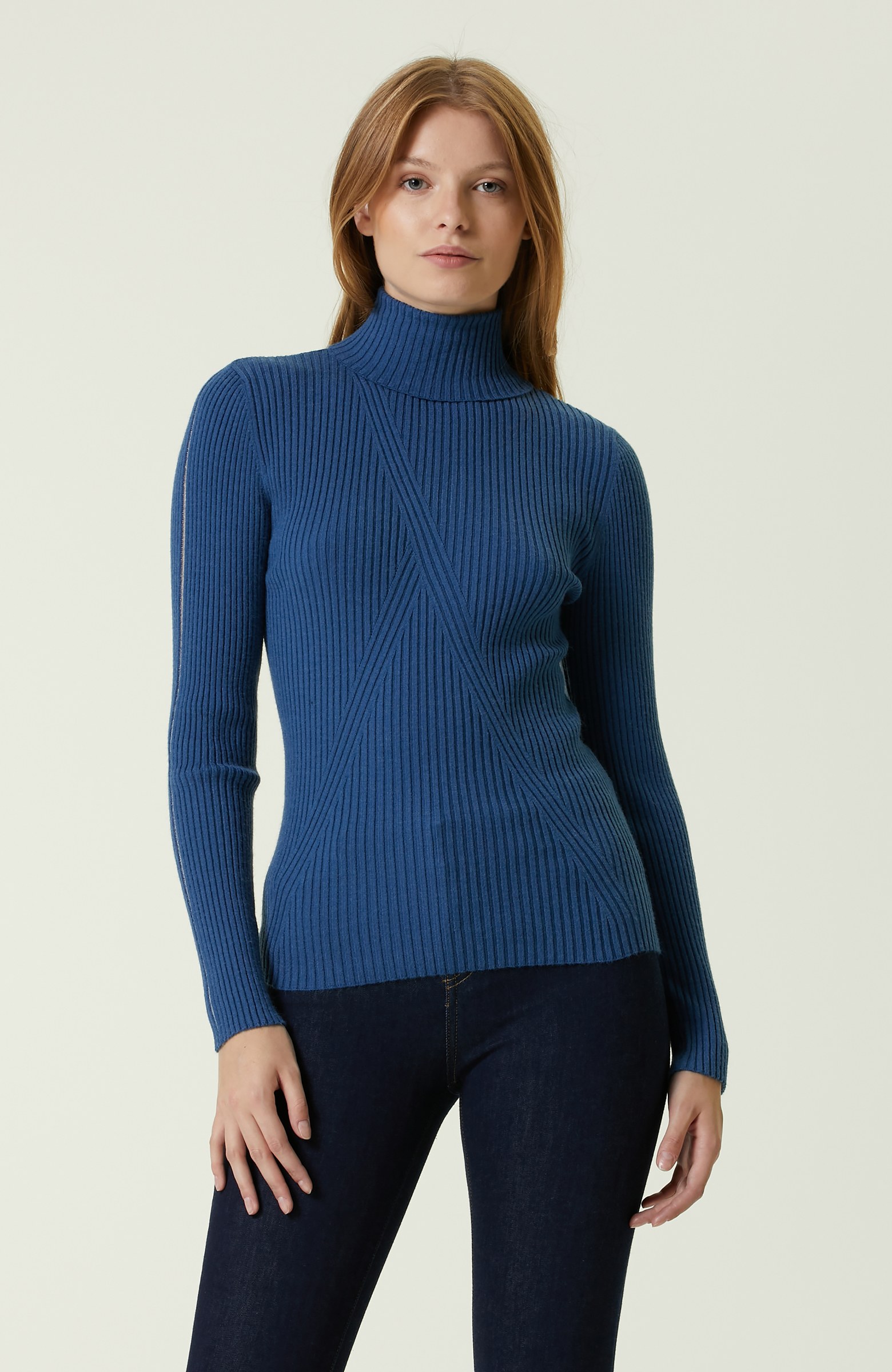 Slim Fit Mavi Balıkçı Yaka Şerit Detaylı Kazak Slim Fit Mavi Balıkçı Yaka Şerit Detaylı Kazak